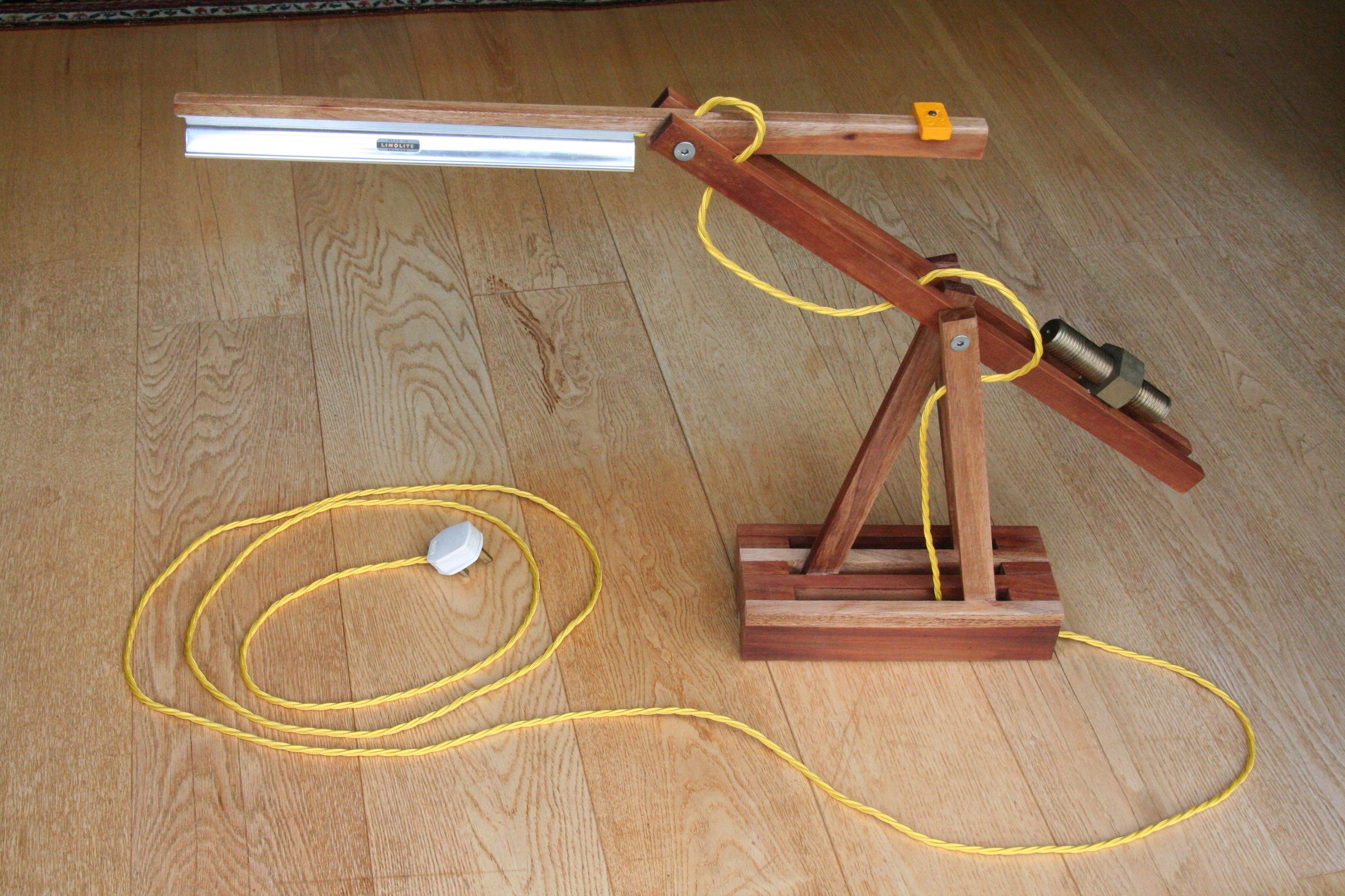 Balance Desk Lamp : 4 Steps - Instructables