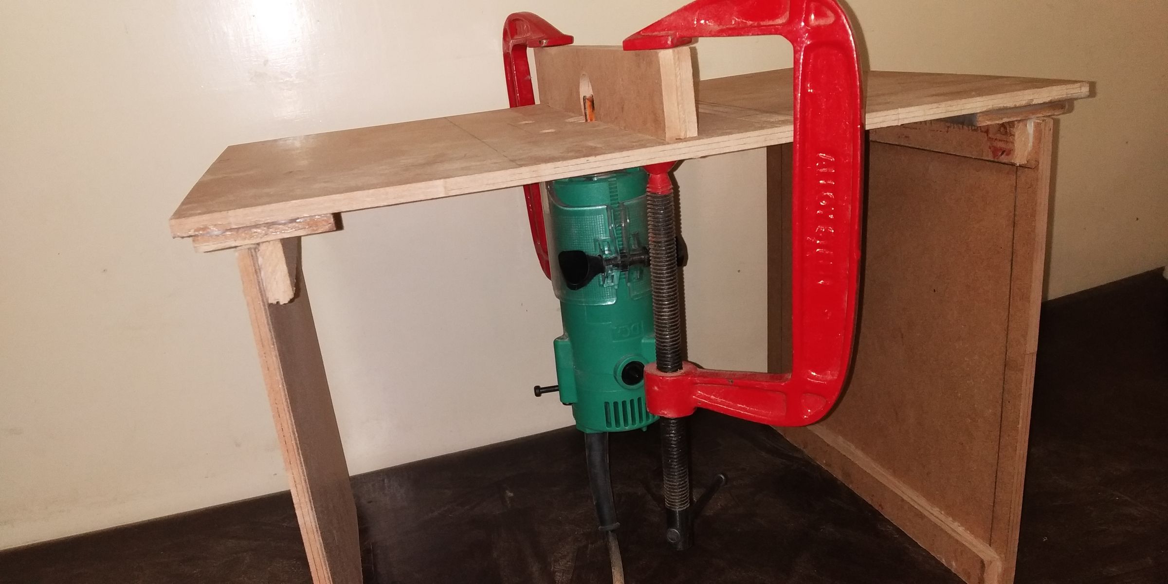 Basic Trim Router Table (5 Steps) : 6 Steps - Instructables