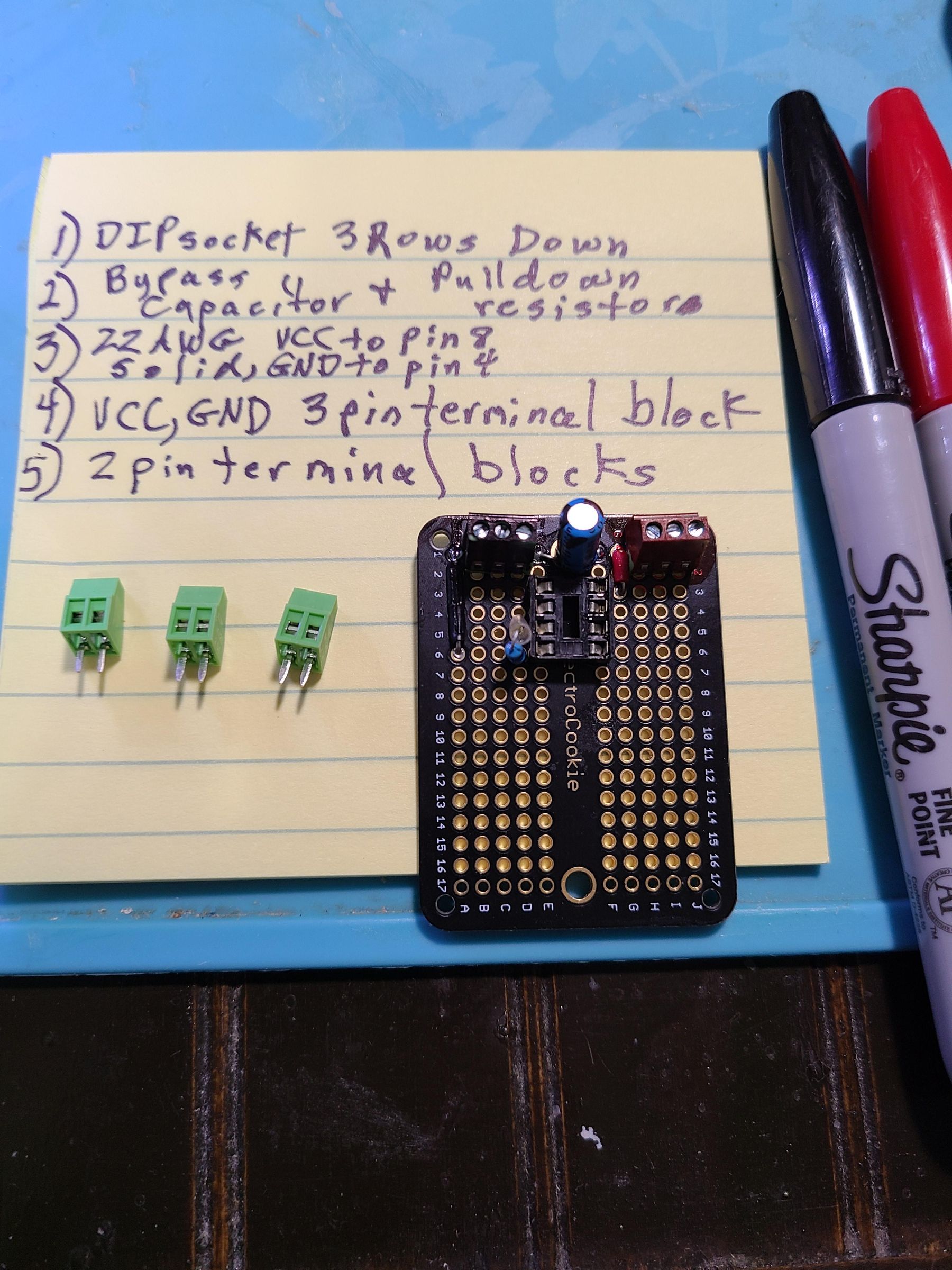 Attiny85 AVR PWM Haunted House Model LED Lights : 6 Steps - Instructables
