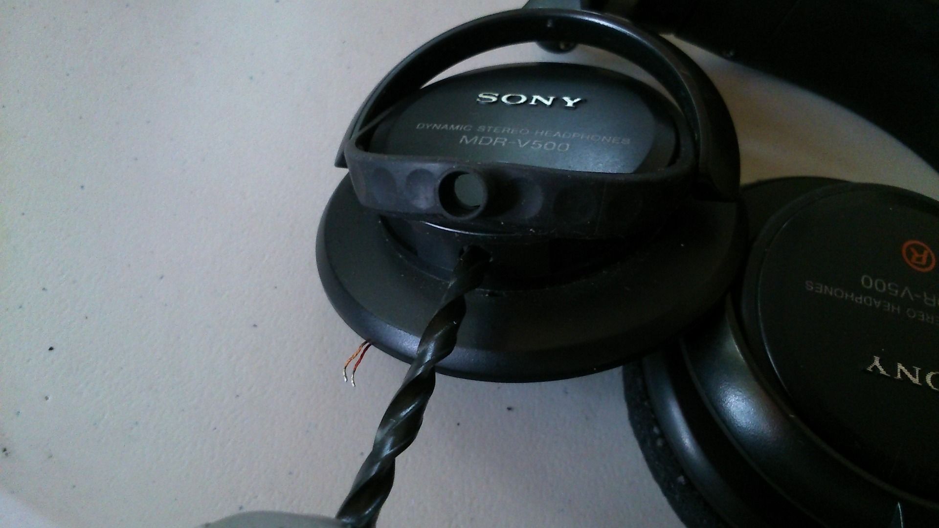 Headphone Removable Cable - Sony MDR-V500 : 9 Steps - Instructables