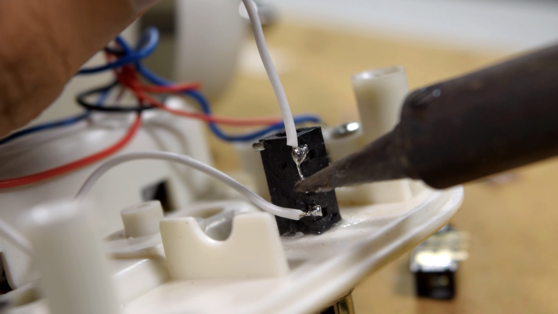 Rig a Car Horn to Your Alarmclock! : 19 Steps (with Pictures ...