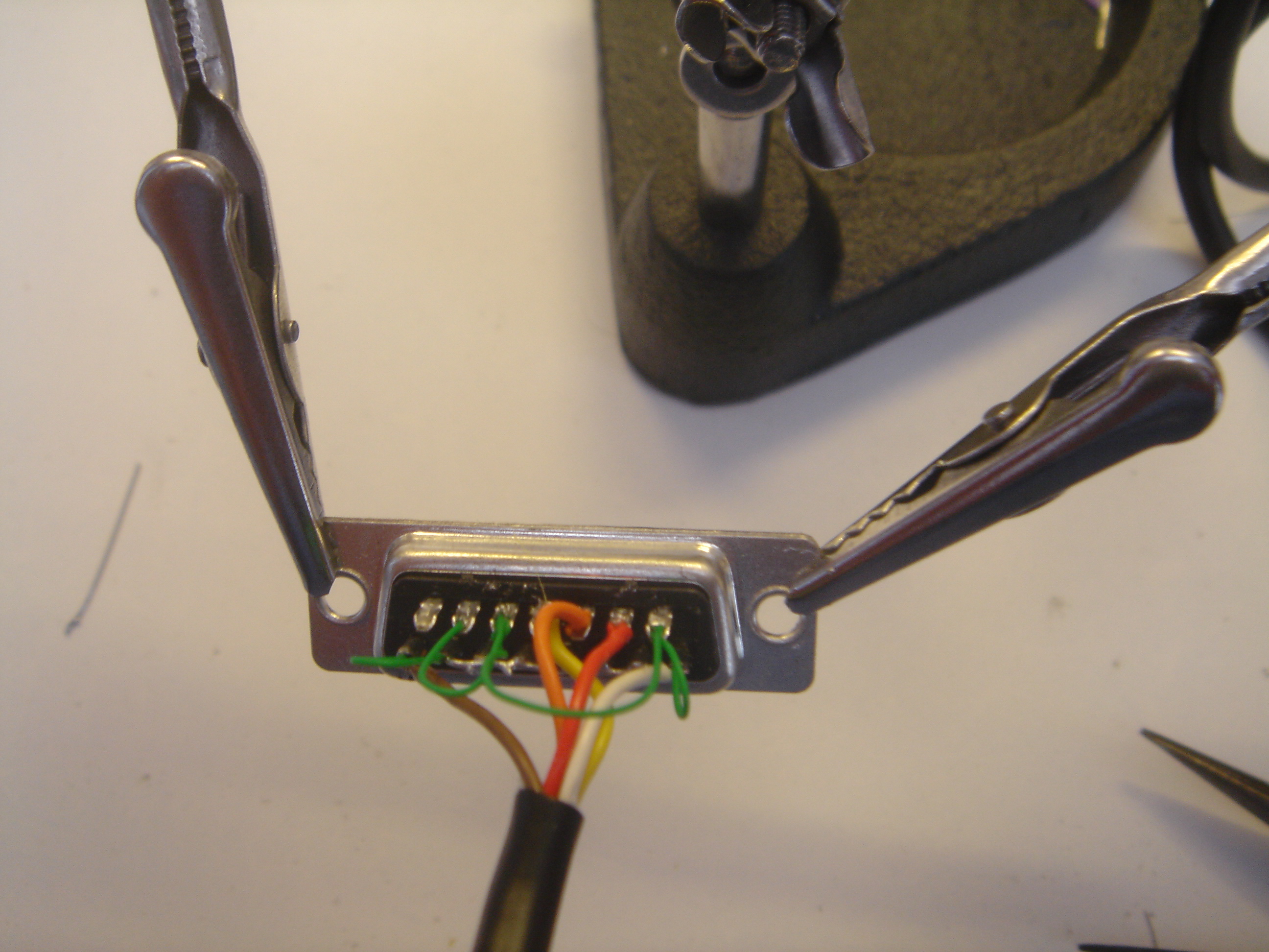 How to Build a Console Cable for the Universal PCB. : 11 Steps ...