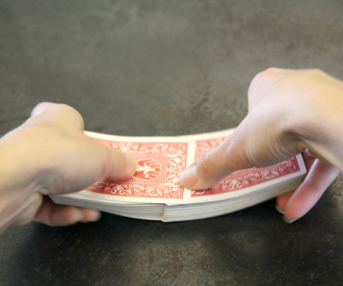 How to Shuffle Cards : 5 Steps (with Pictures) - Instructables