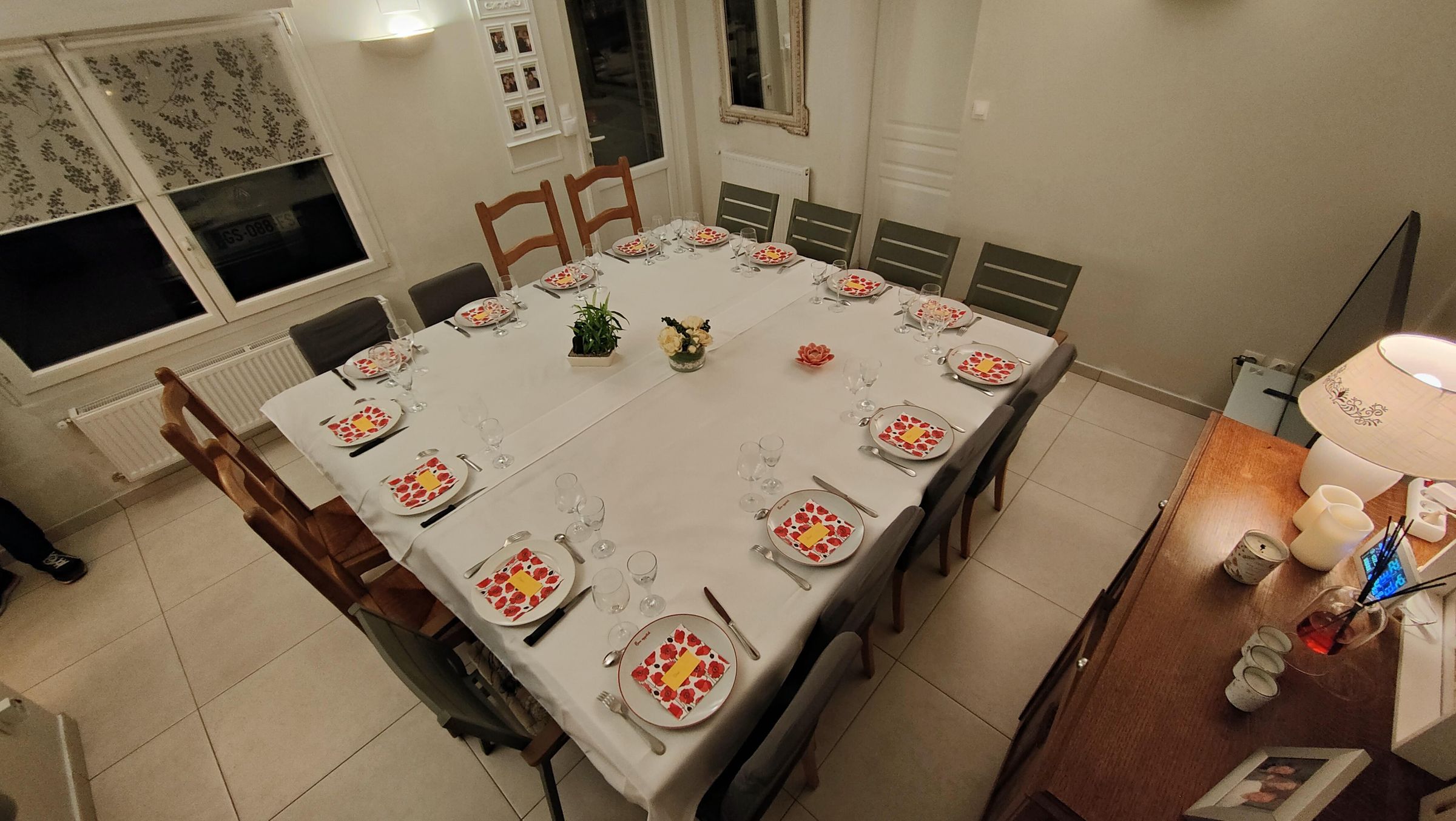 Make XXL Extensions to Create a Large Square Dining Table : 12 Steps ...