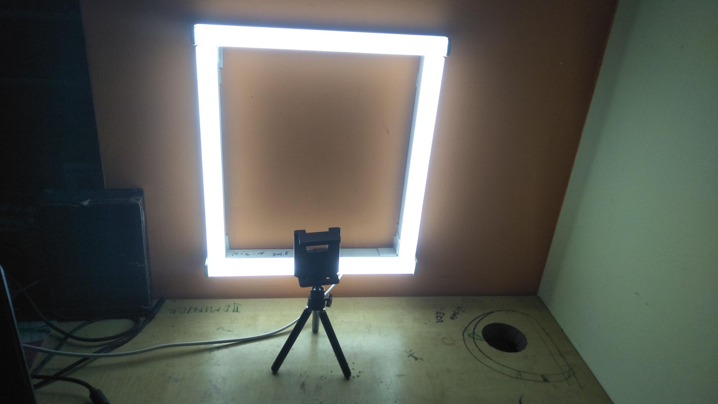 Cheap Selfie Light : 9 Steps - Instructables