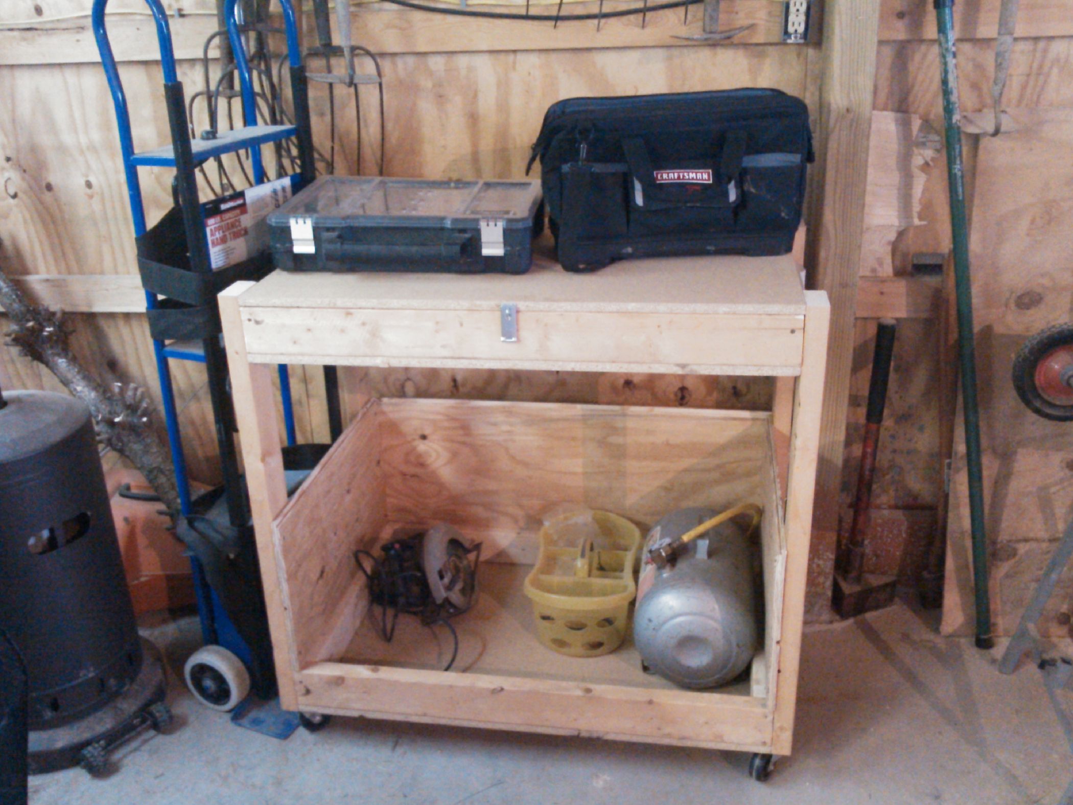 Roll Around Tool Stand/ Workbench : 7 Steps (with Pictures) - Instructables
