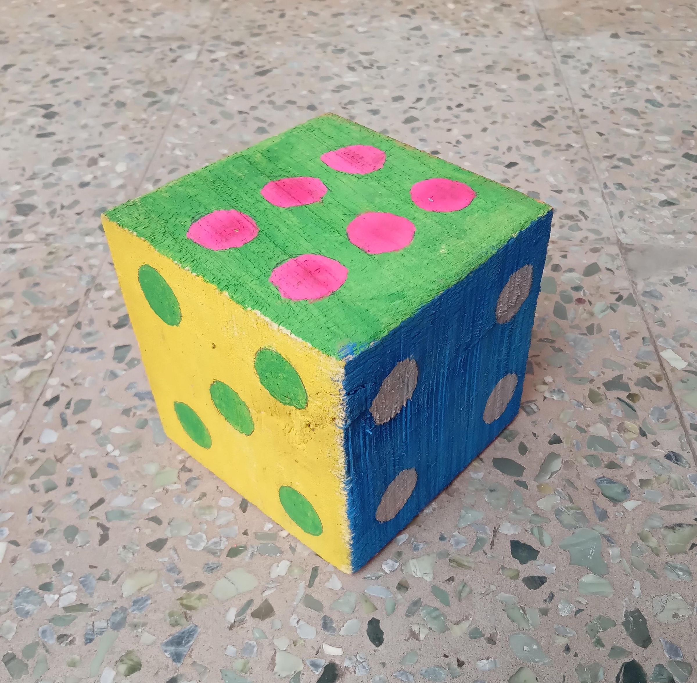 Dice Larger Than Normal Dice : 7 Steps - Instructables