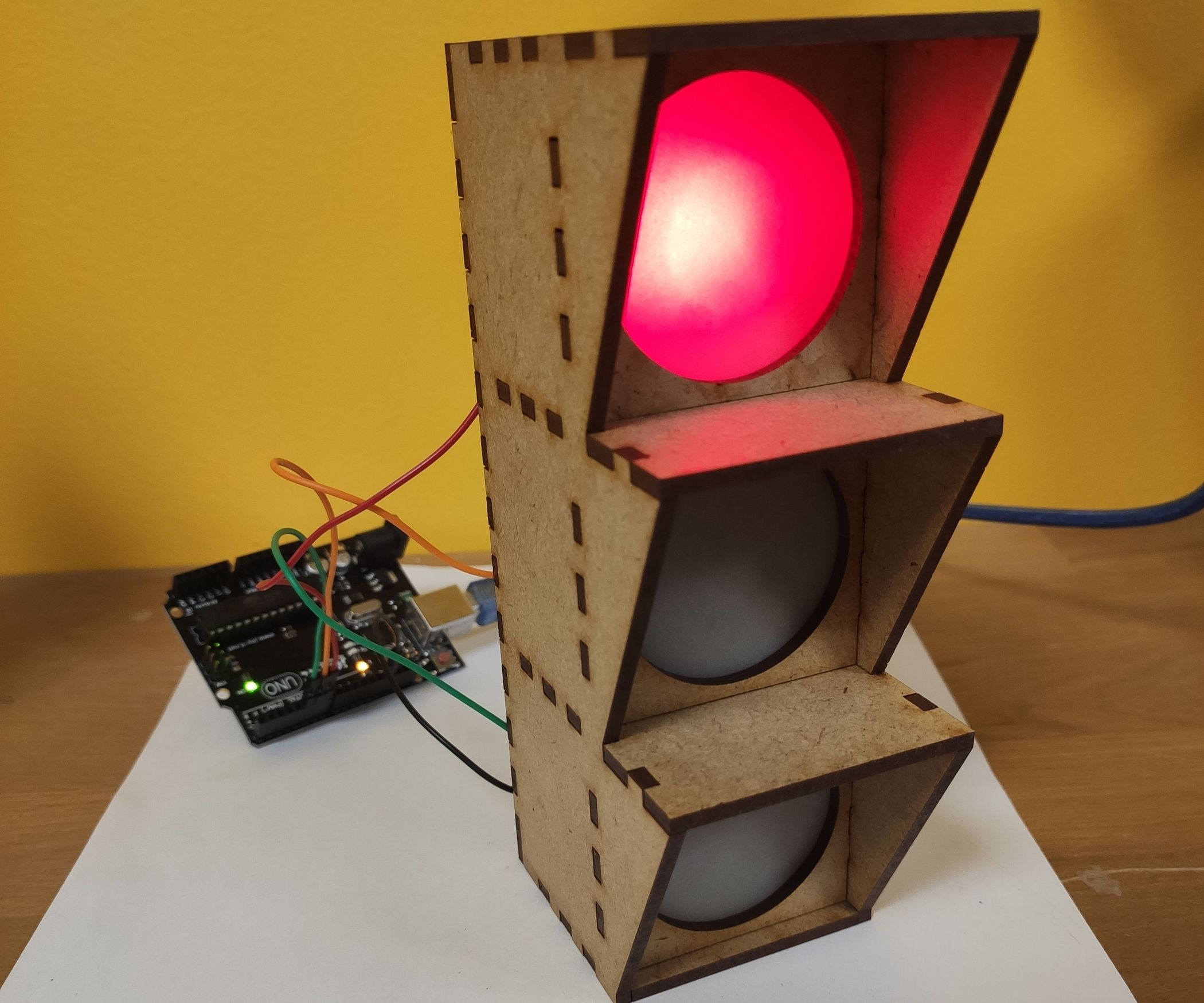 Traffic Light / Feu Tri-Color ! : 11 Steps - Instructables
