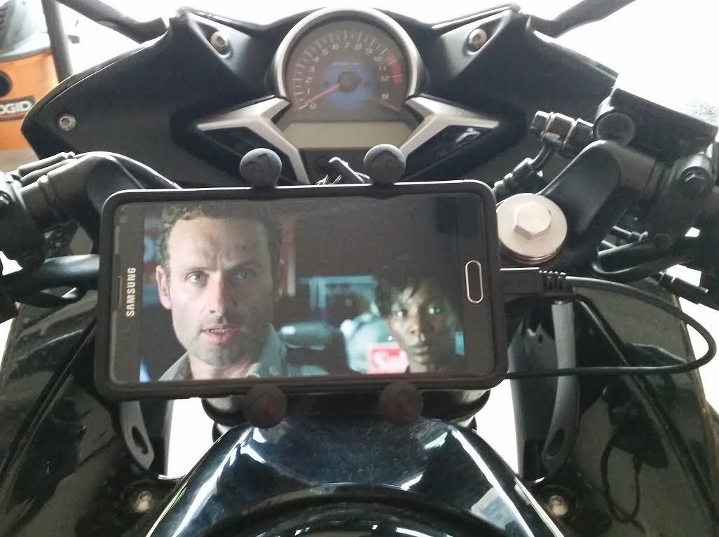 How to Install a RAM Phone Mount on a Motorcycle : 6 Steps (with ...