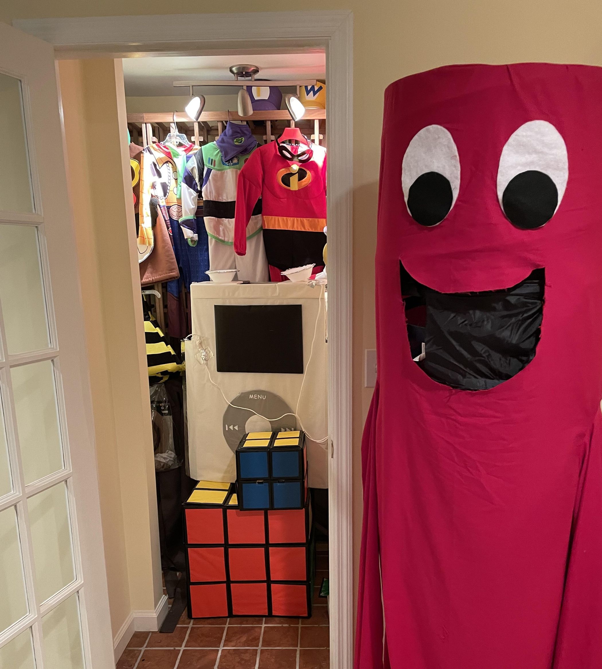 Halloween Costume Museum : 3 Steps - Instructables