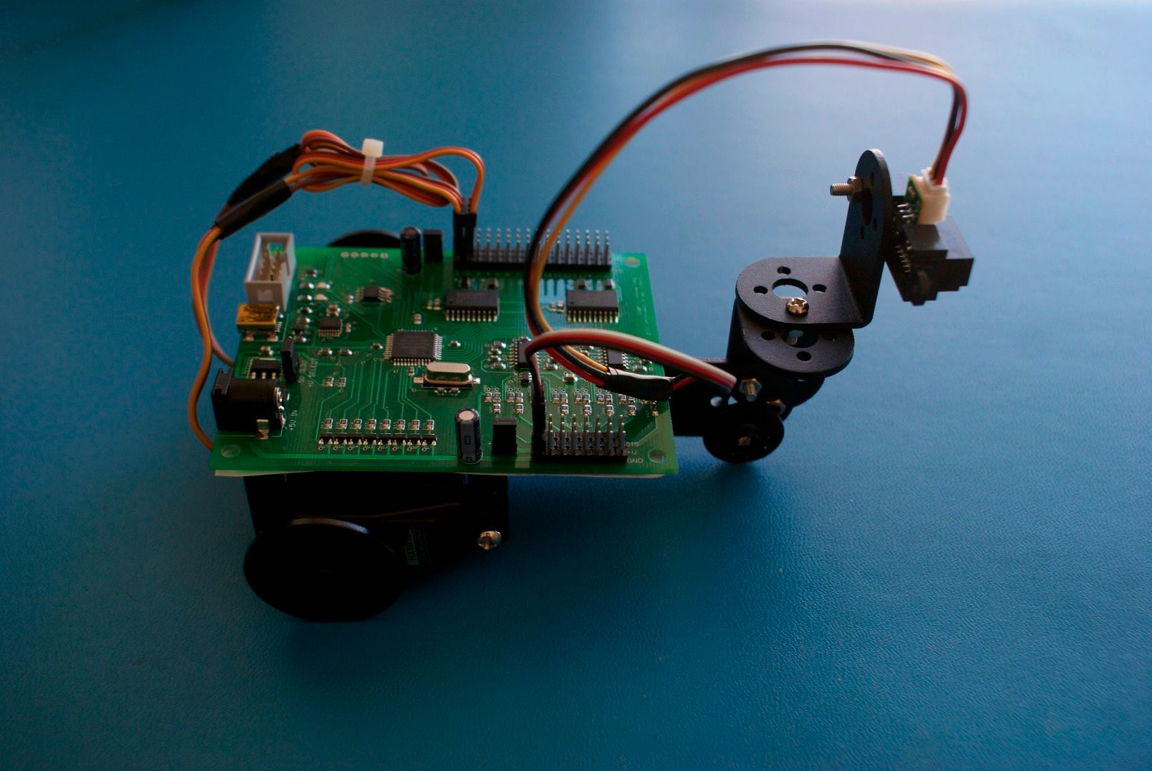 Distance Keeping Robot With the Smart Servo Controller : 5 Steps ...