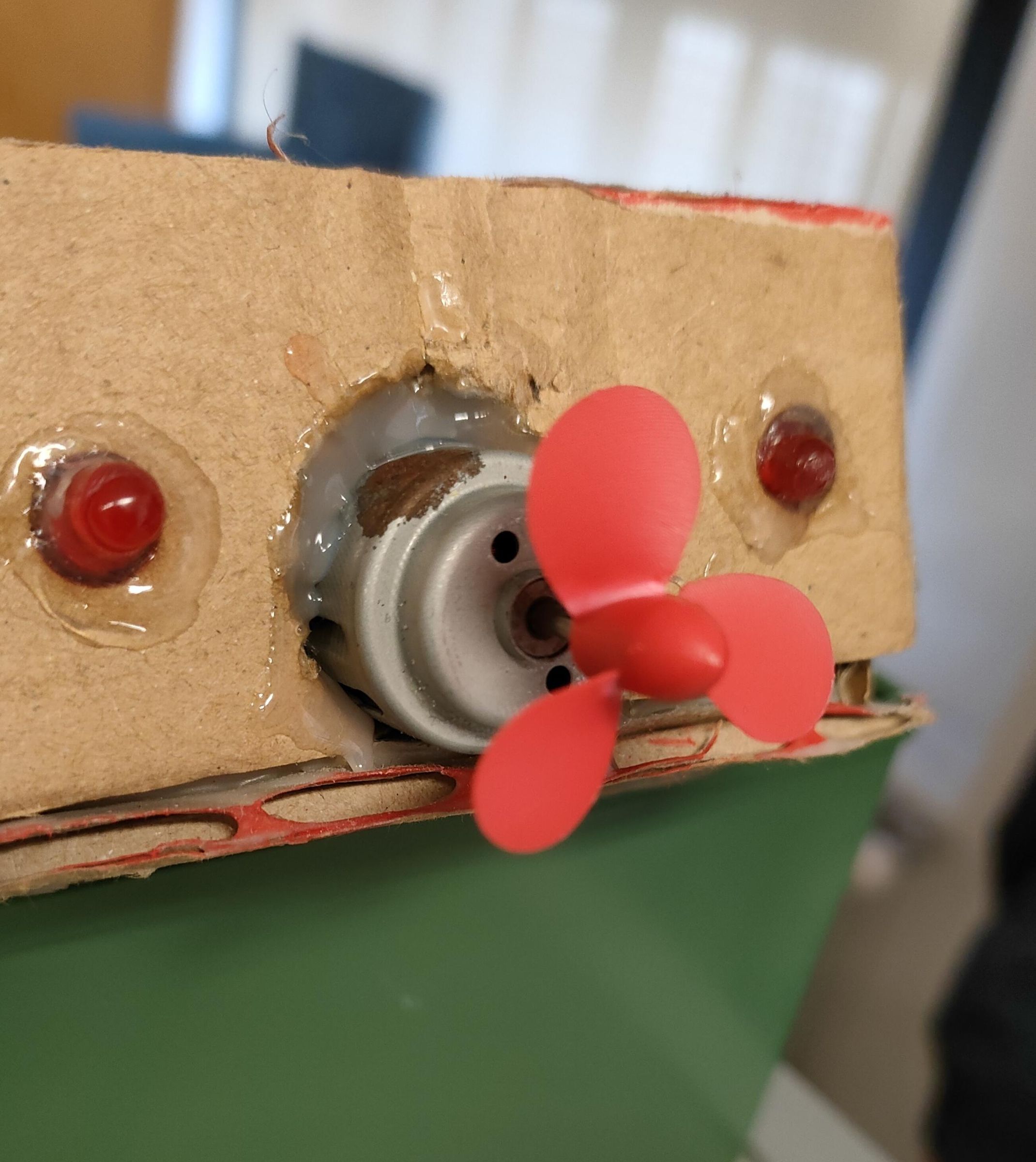 Maqueta Lancha Con Automatismos Hecho Por Robert,Adam Y Unai : 6 Steps - Instructables