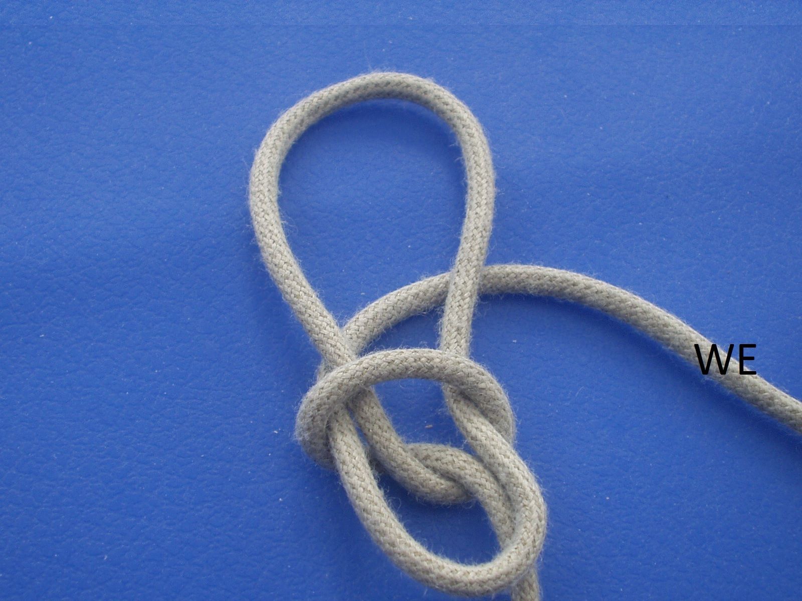 Slipped Overhand Knot Lanyard : 7 Steps - Instructables