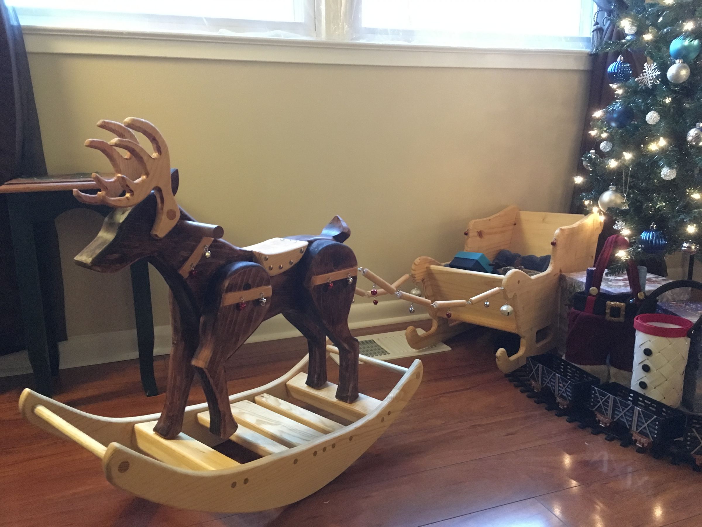 Reindeer and Present Sleigh : 169 Steps (with Pictures) - Instructables