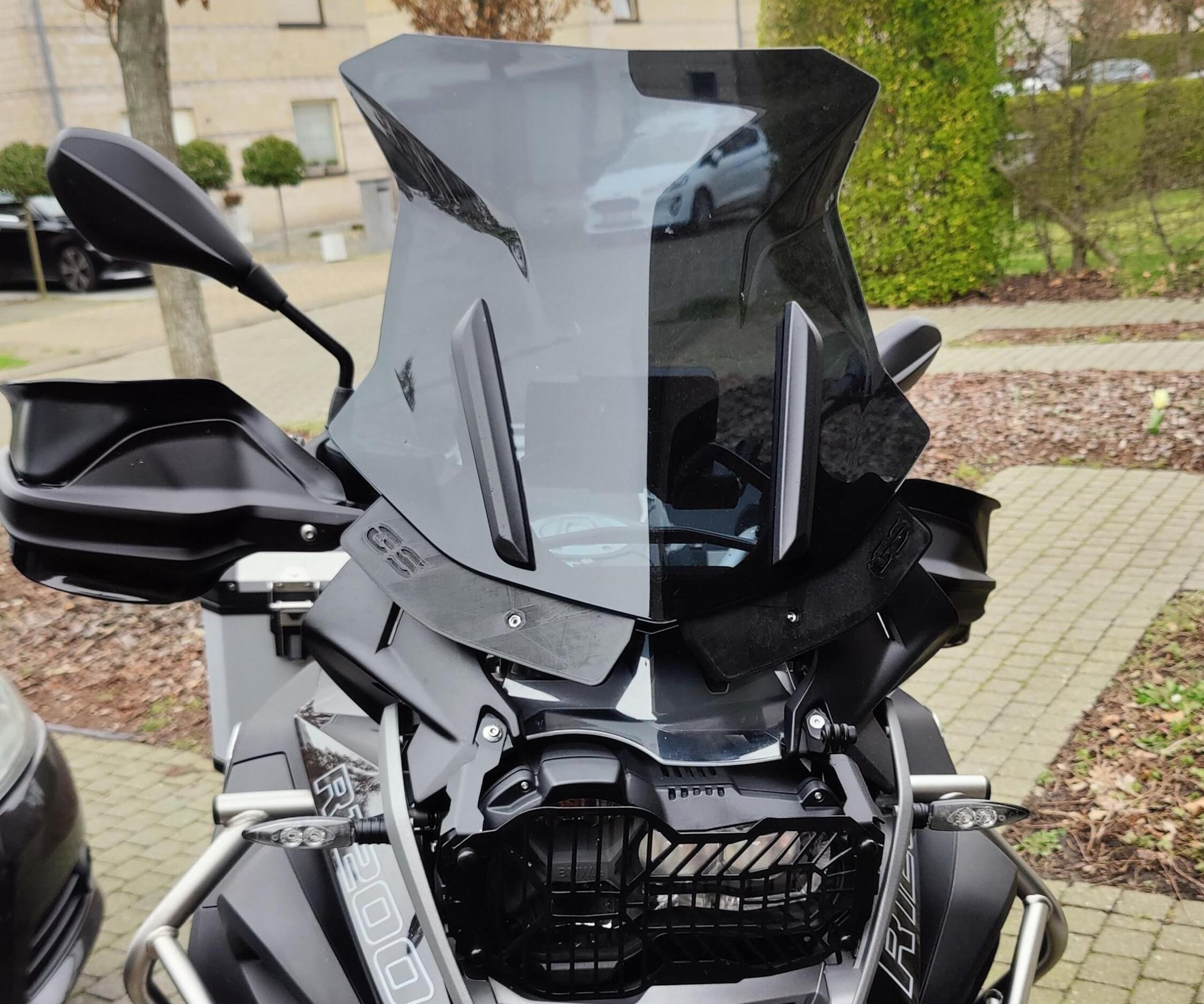 BMW Windscreen Extension : 5 Steps - Instructables