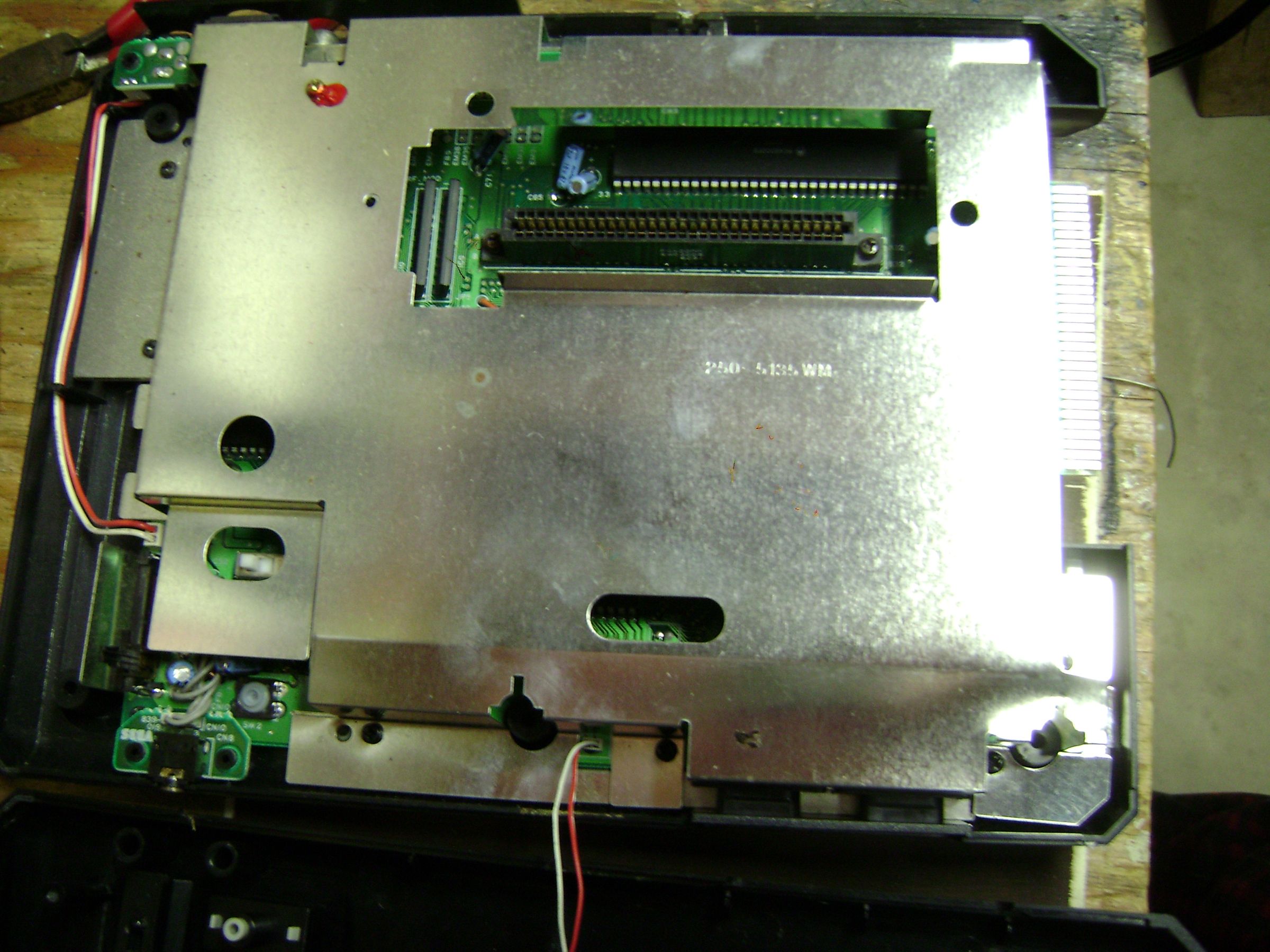 Sega Genesis Model 1 Region Modification : 10 Steps - Instructables