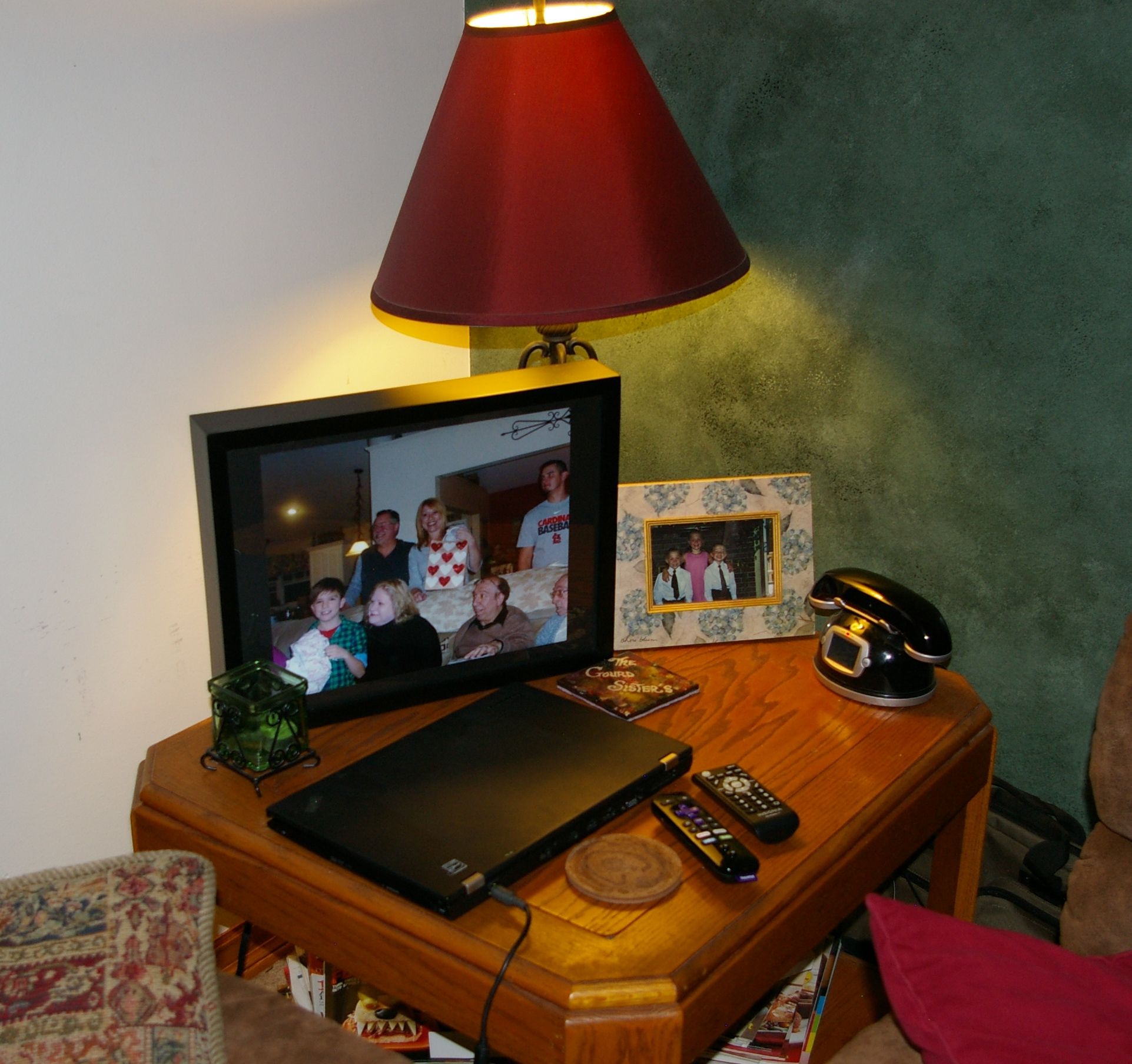 Wireless Raspberry Pi Digital Picture Frame in a Shadow Box : 10 Steps ...