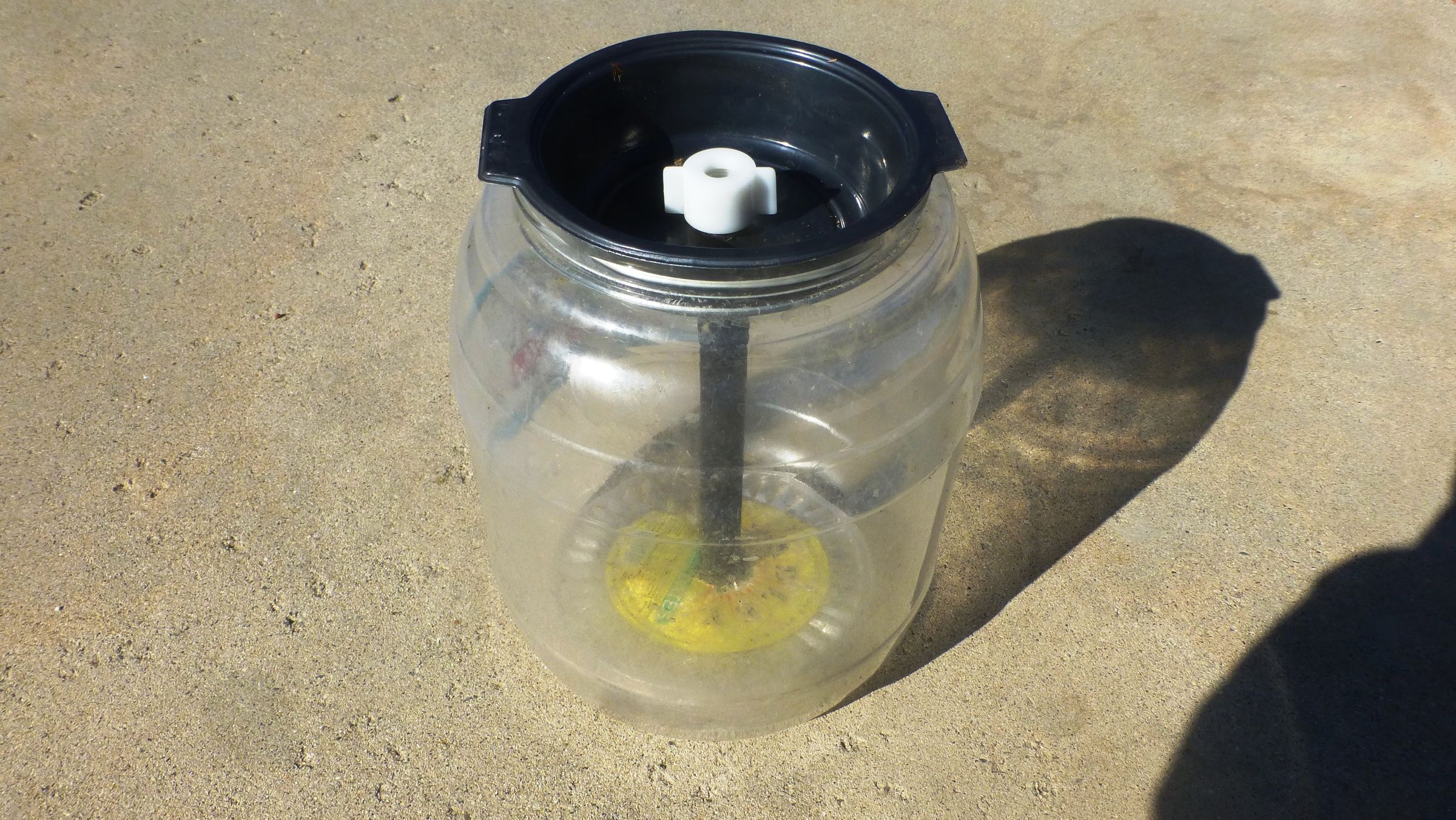 Humane Live Rat Trap From Trash : 4 Steps - Instructables