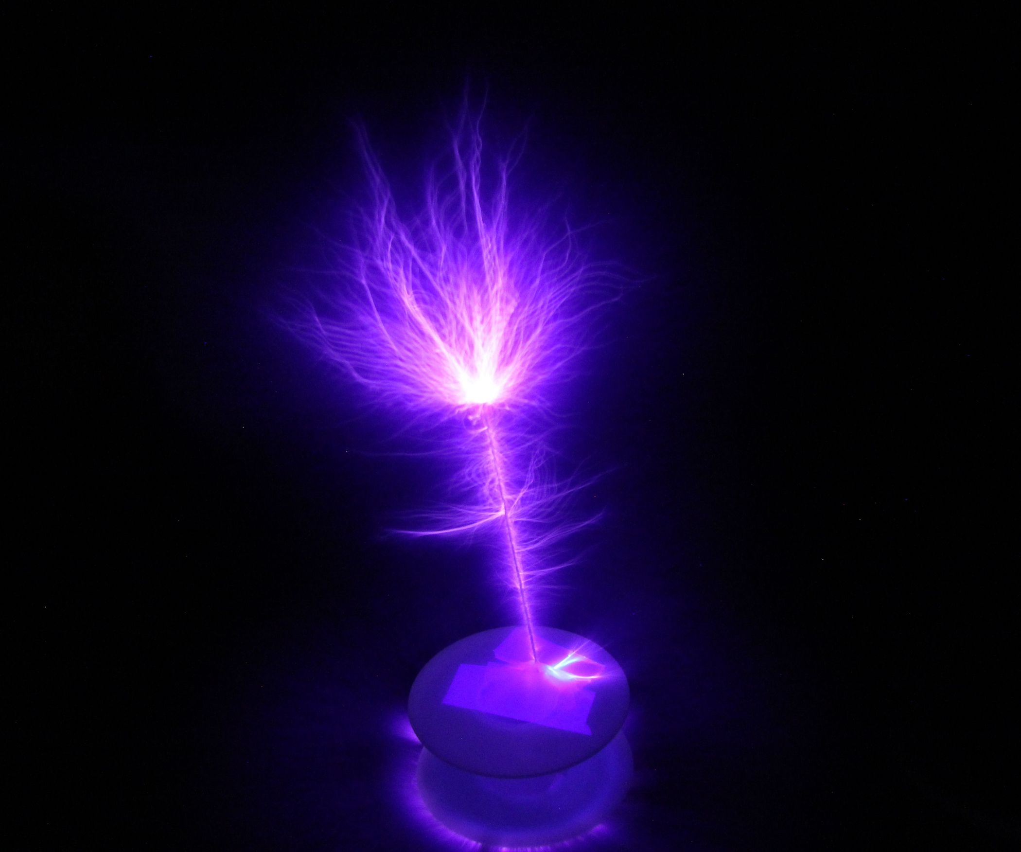 The Lightning Machine: How to Build a Tesla Coil : 12 Steps (with ...