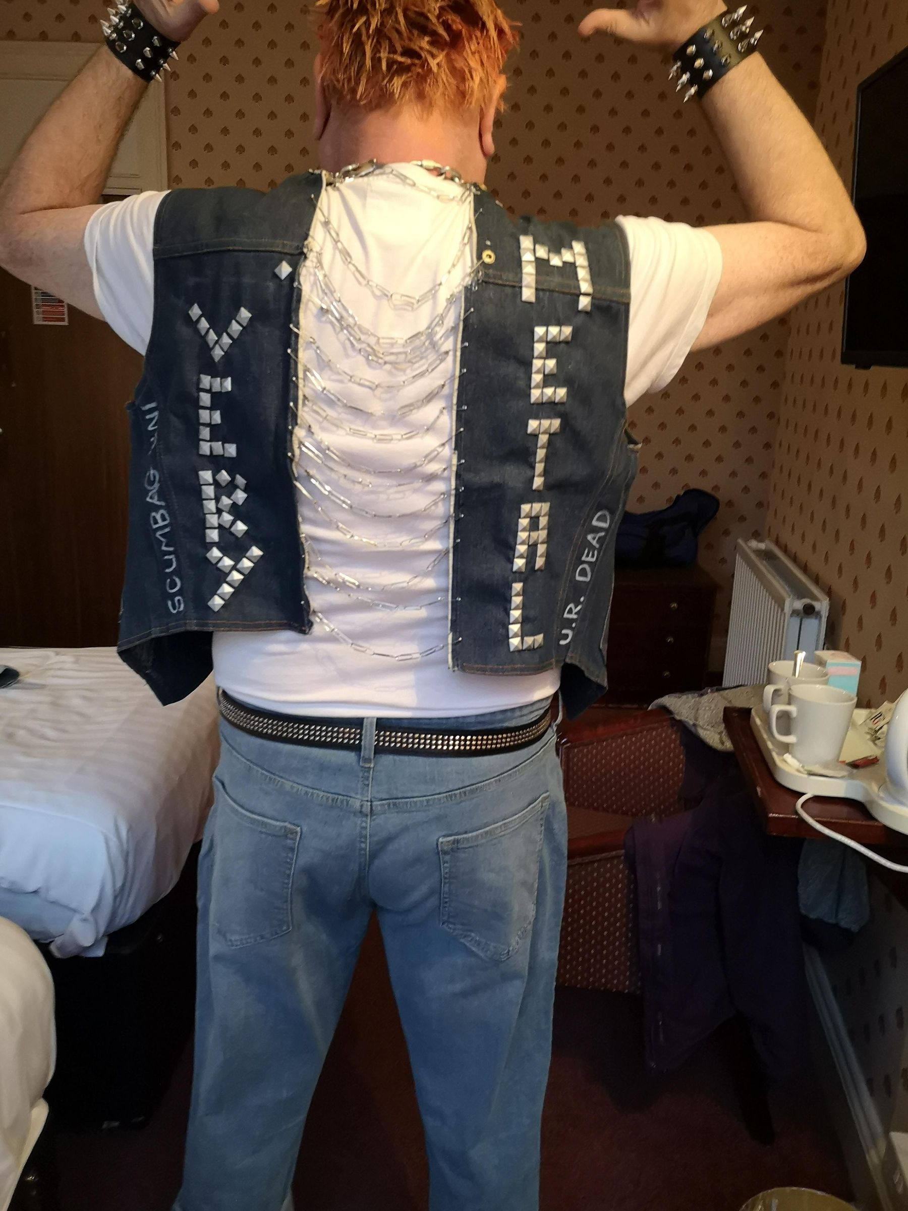 Vyvyan Basterd (The Young Ones) Costume : 9 Steps (with Pictures ...