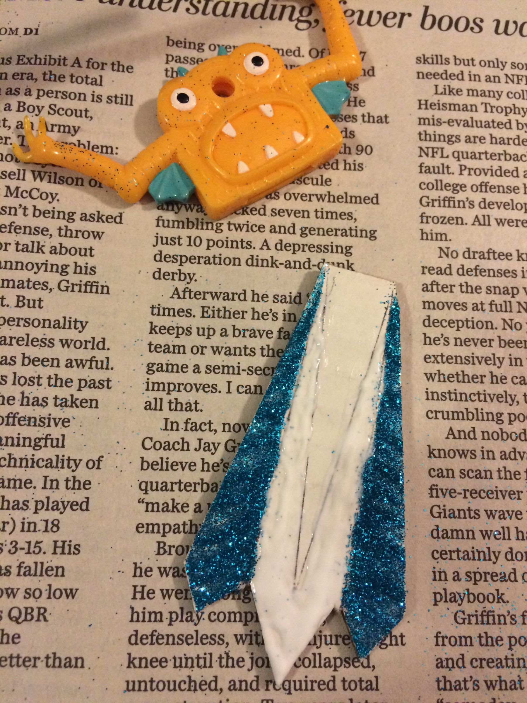 GLITTER MONSTER Necklaces! : 14 Steps - Instructables