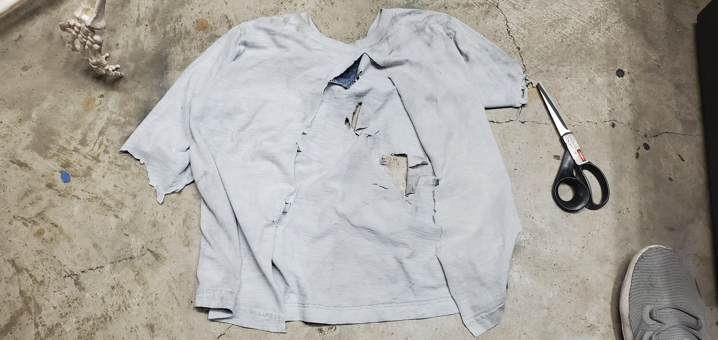 Skeleton in a Hanging Cage From Scrap Metal - Yard Decoration : 11 ...