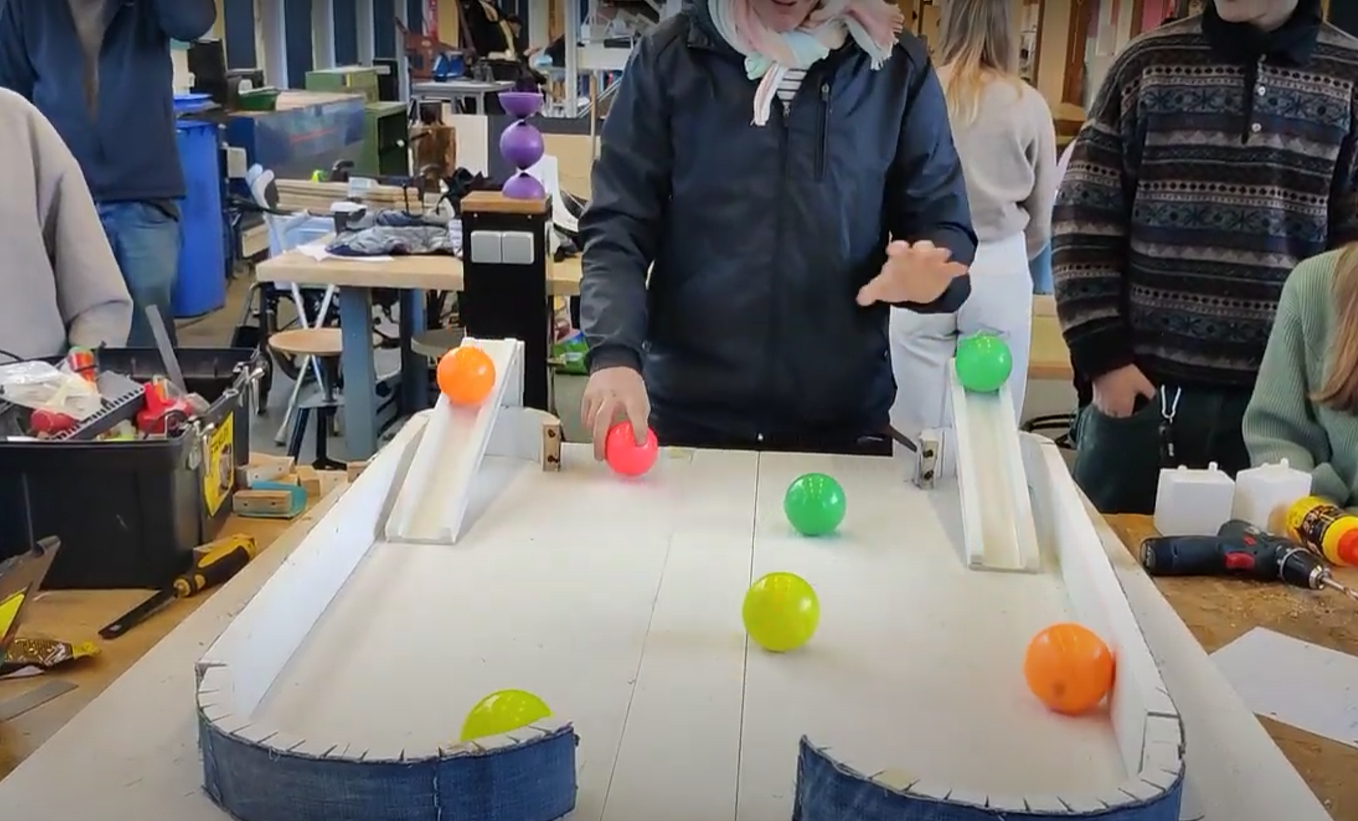 Woesh Juggling Board H4E1 : 18 Steps - Instructables