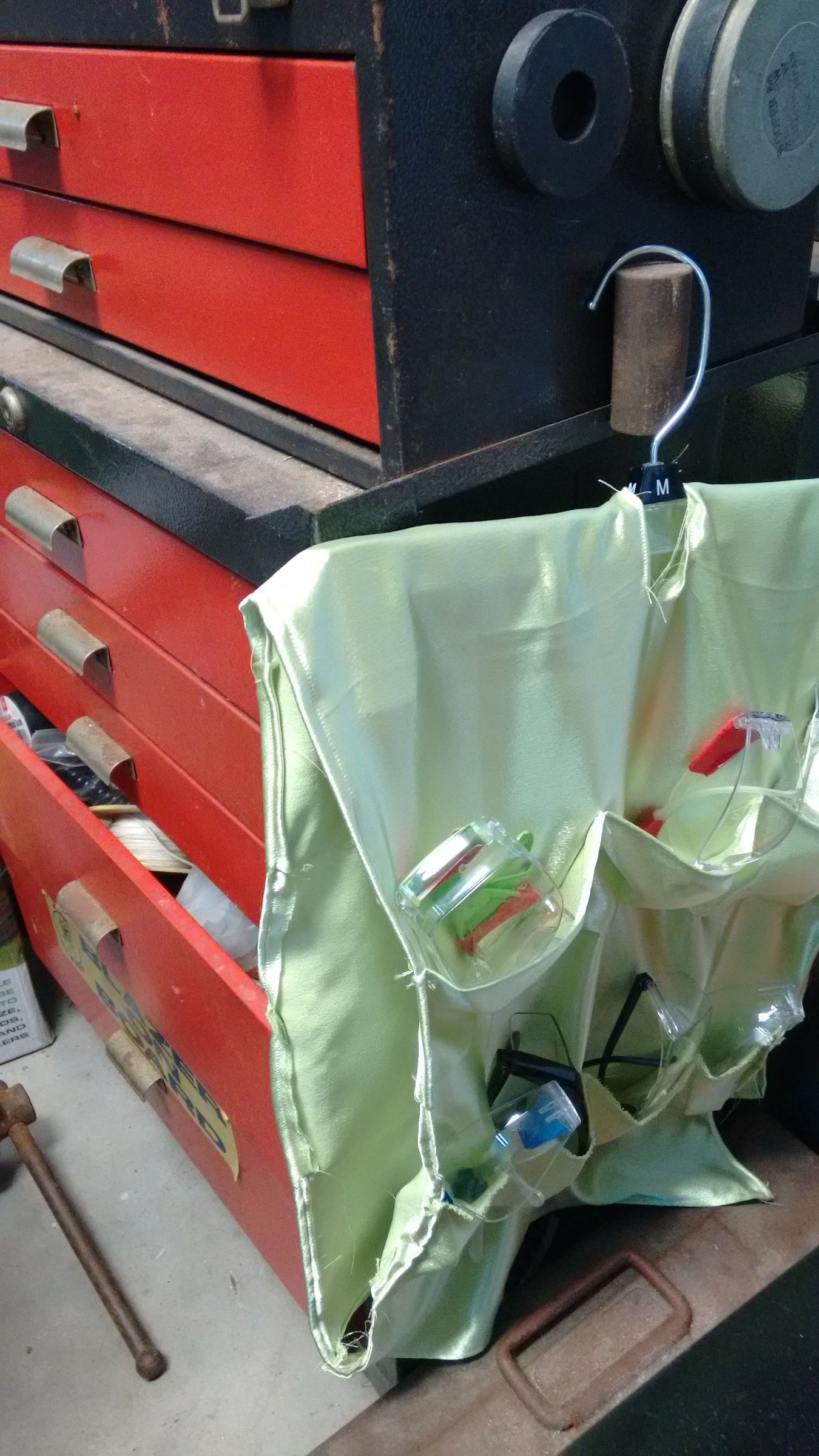 Soft Pockets Safety Glasses Storage : 7 Steps (with Pictures ...