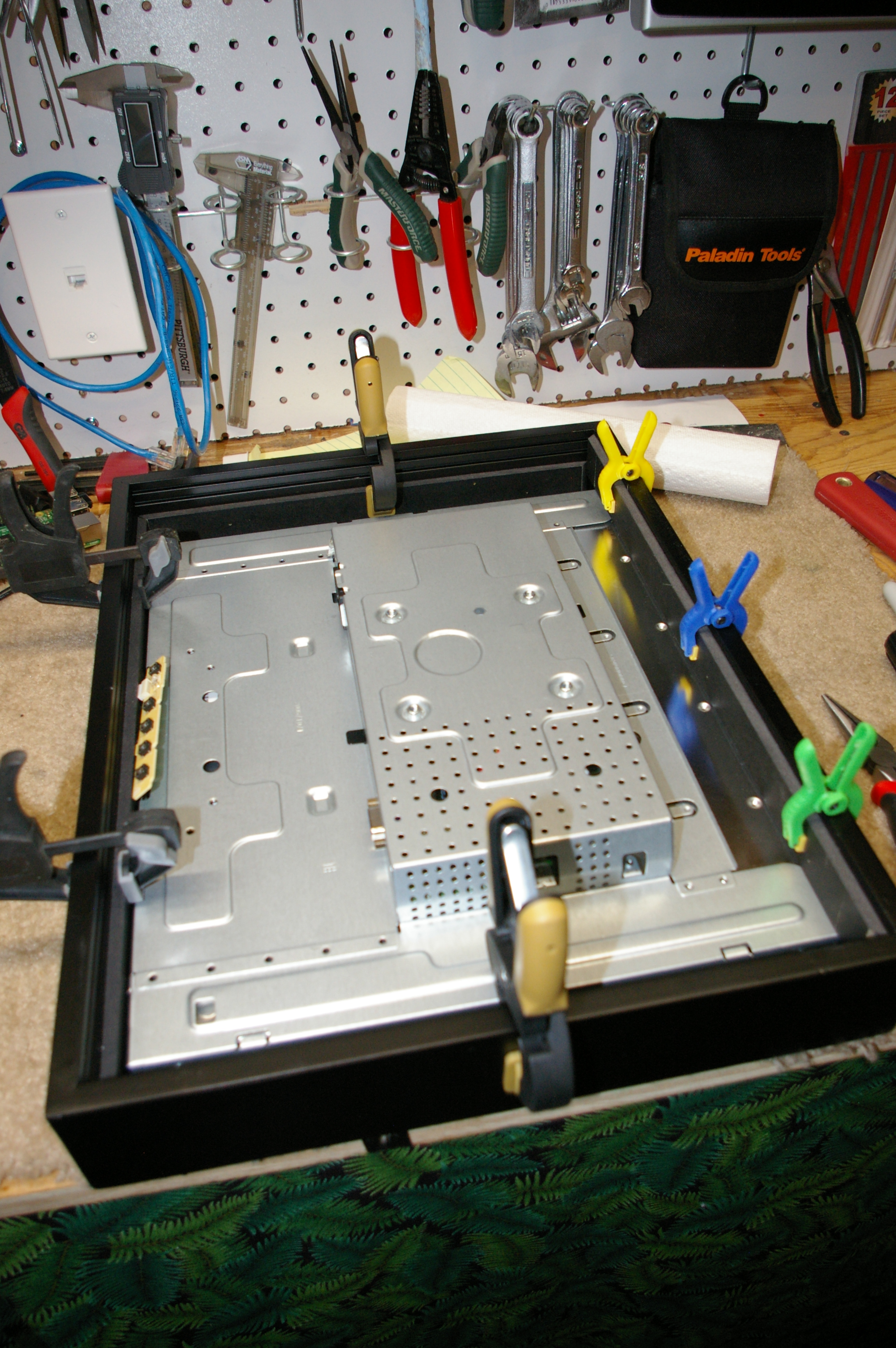 Wireless Raspberry Pi Digital Picture Frame in a Shadow Box : 10 Steps ...