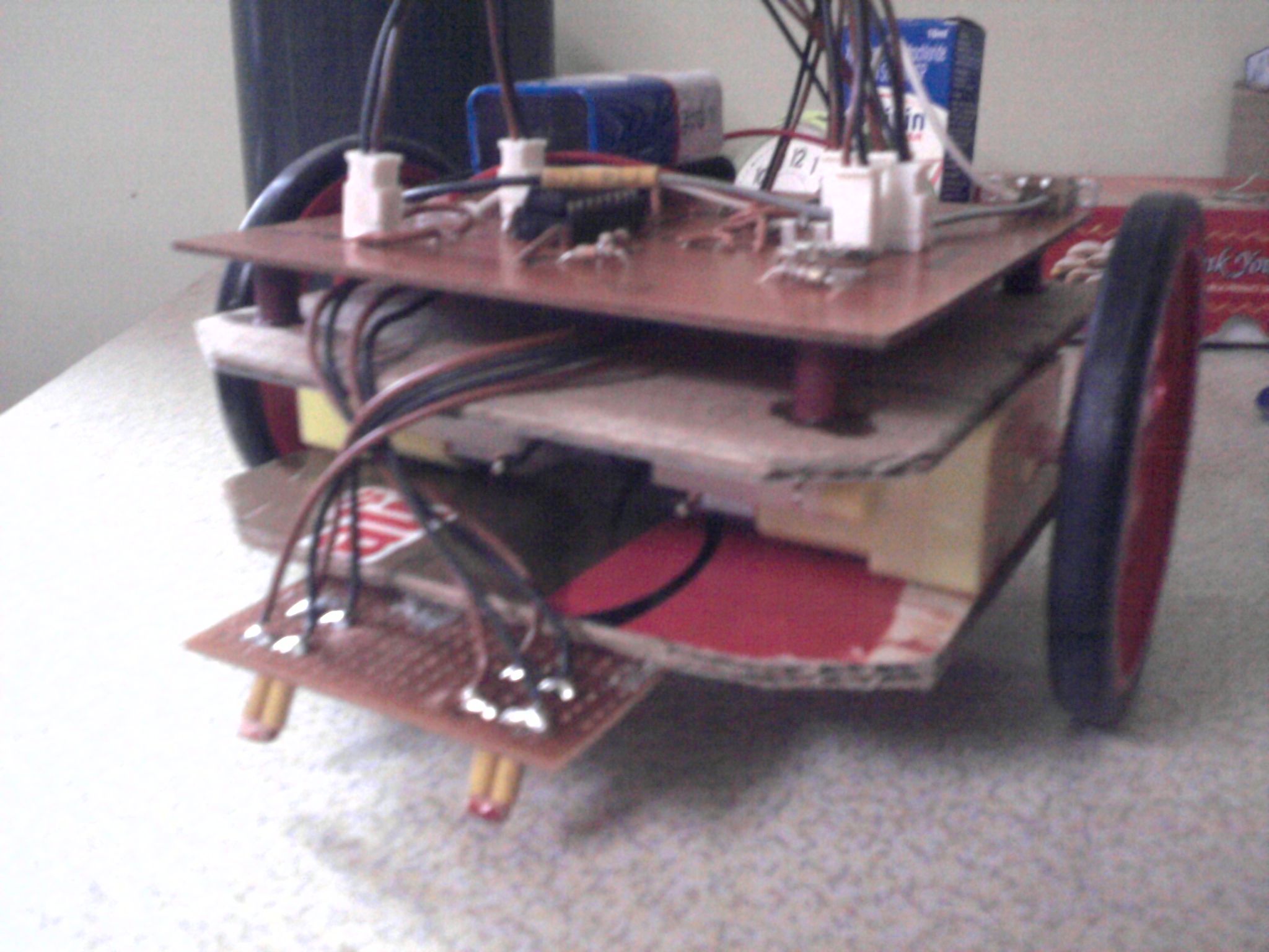"DIY - THE EXCELLENT LINE TRACER ROBOT WITHOUT MICROCONTROLLER" : 7 ...