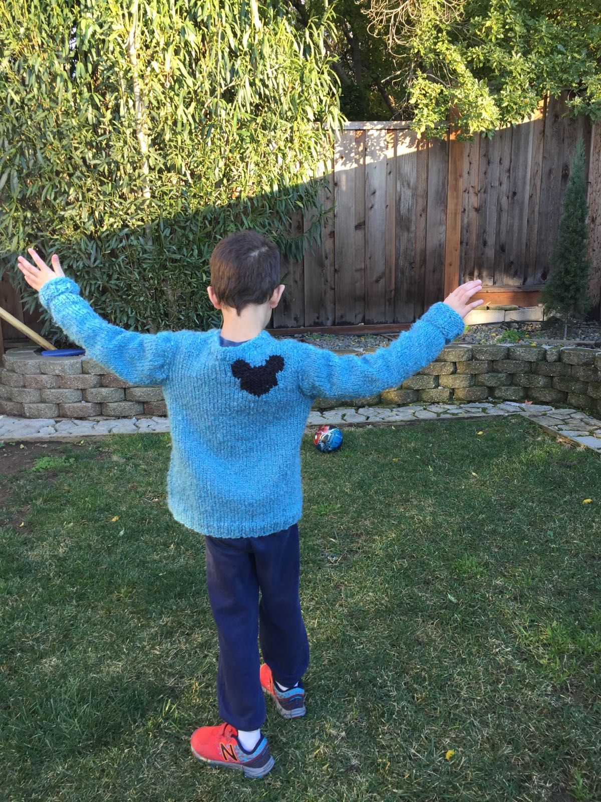 Mickey Mouse Sweater : 4 Steps (with Pictures) - Instructables