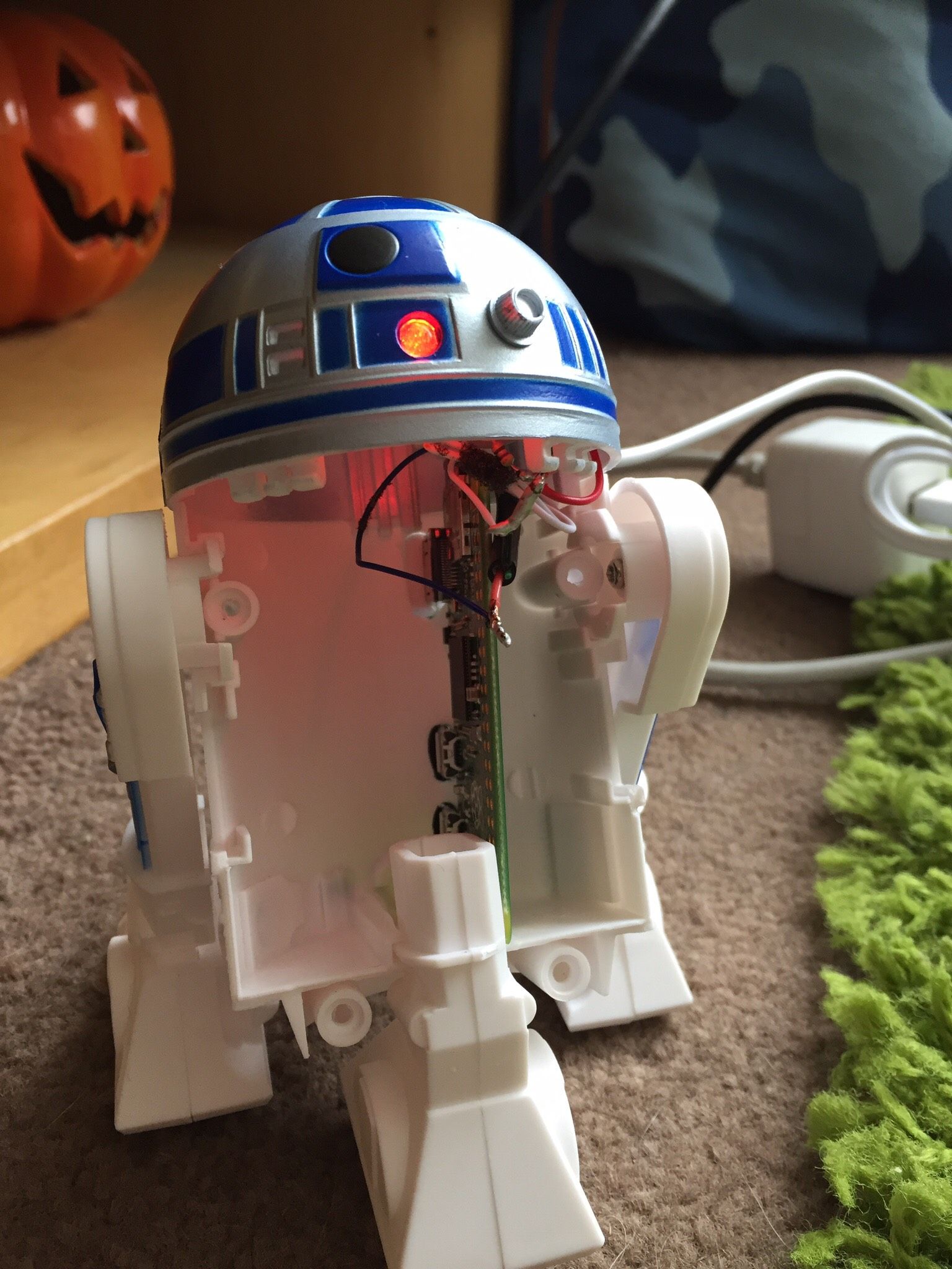 R2D2 Raspberry Pi Zero Retro Gaming Machine! : 5 Steps (with Pictures ...