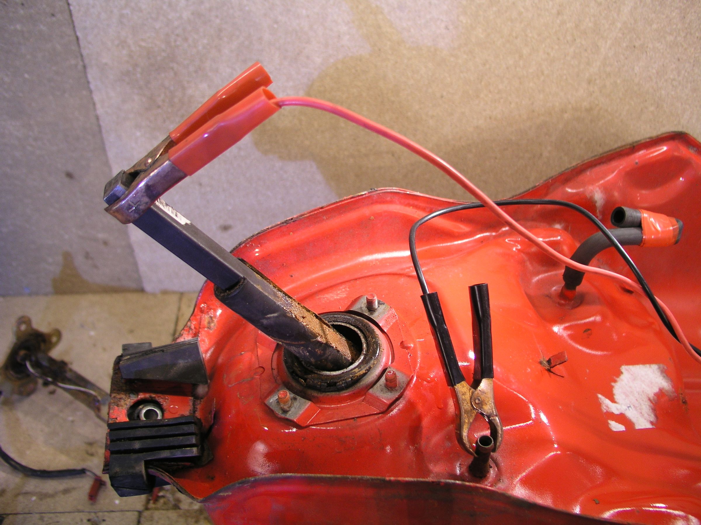 Electrolysis Rust Removal - Motorbike Fuel Tank : 6 Steps (with ...