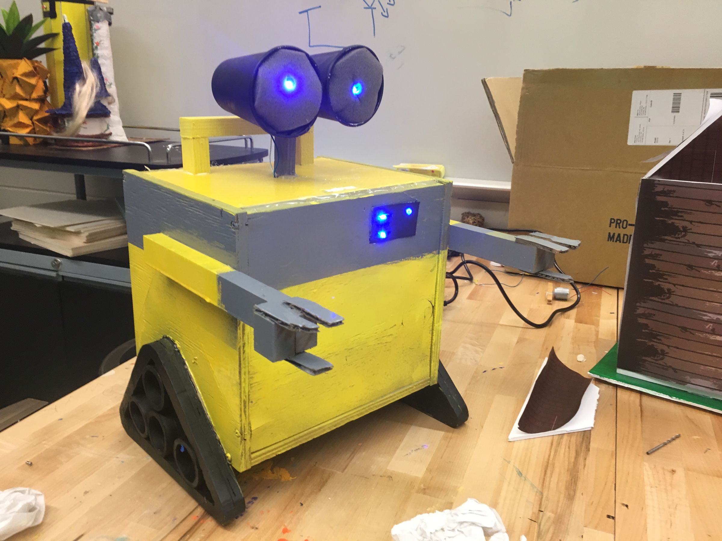 How to Build a Wall-E From Scratch : 11 Steps (with Pictures ...