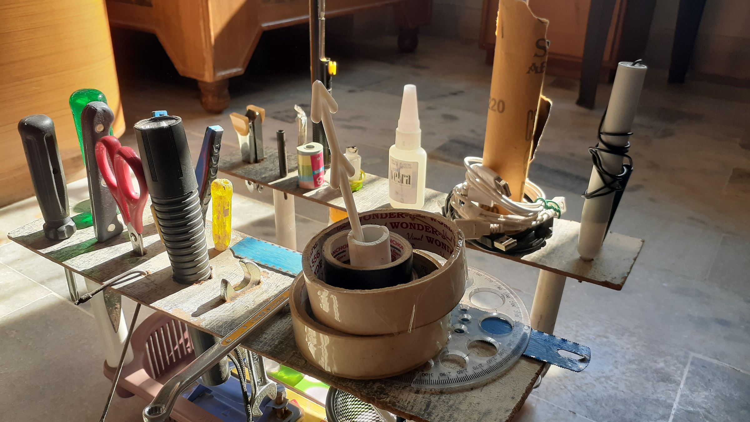 LAB BENCH TOOL HOLDER : 8 Steps - Instructables