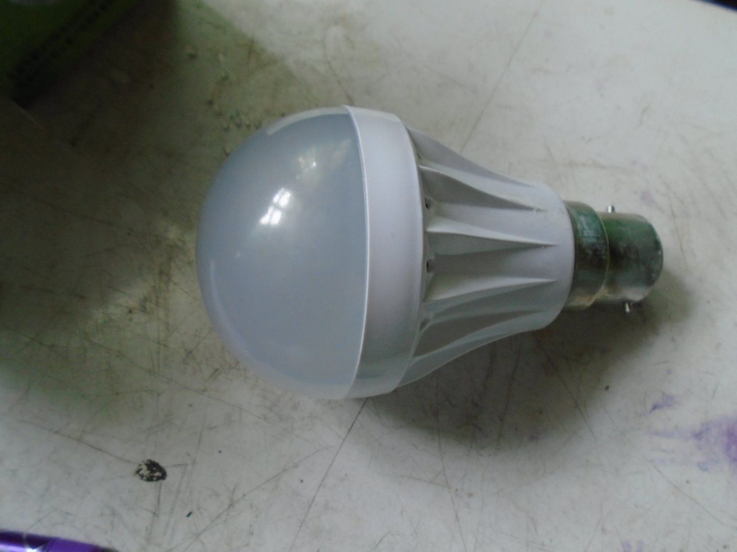 White LED Bulb Into a Bi-color LED Bulb : 3 Steps - Instructables