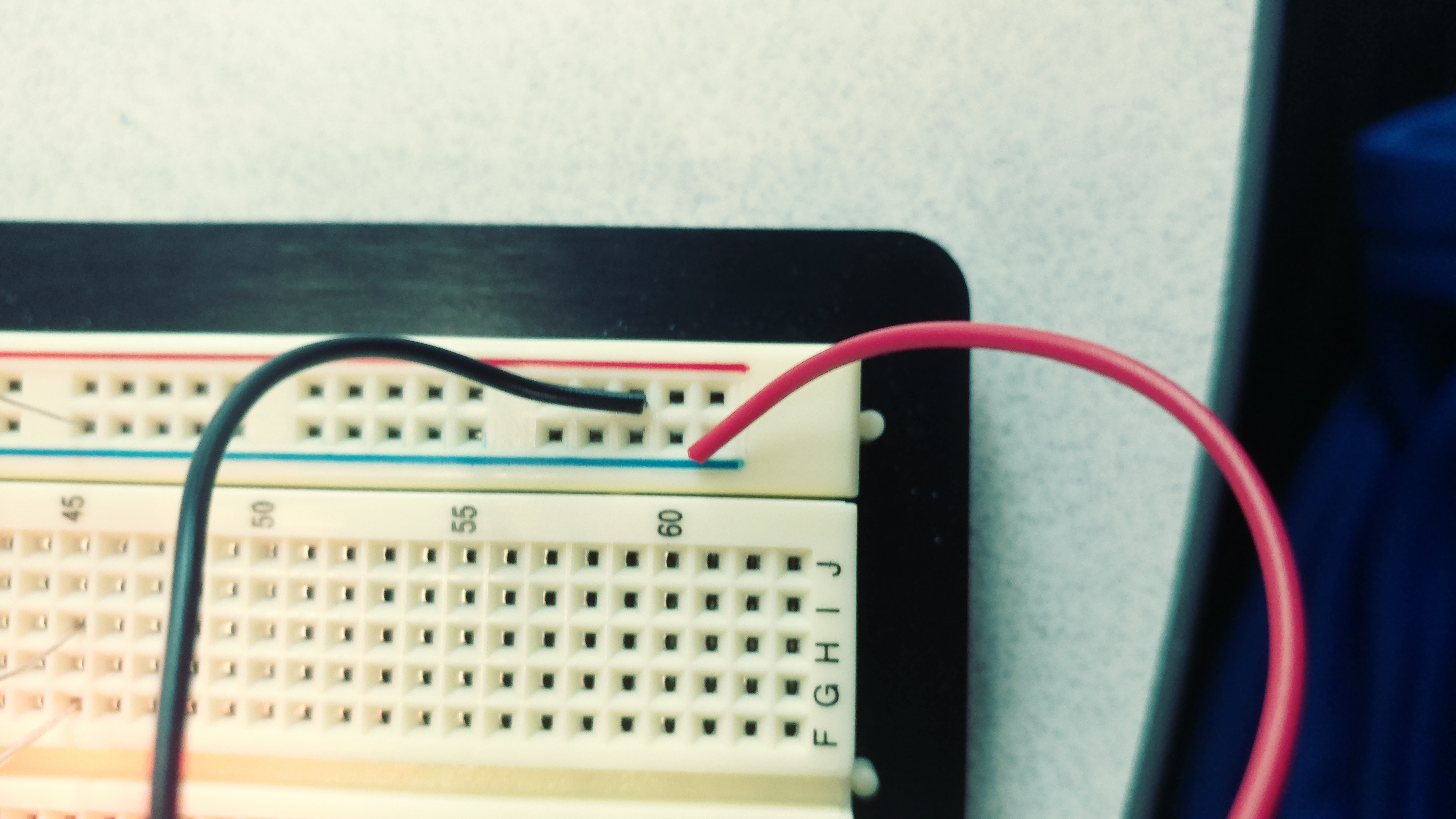 How to Make a Simple LED Circuit : 10 Steps - Instructables