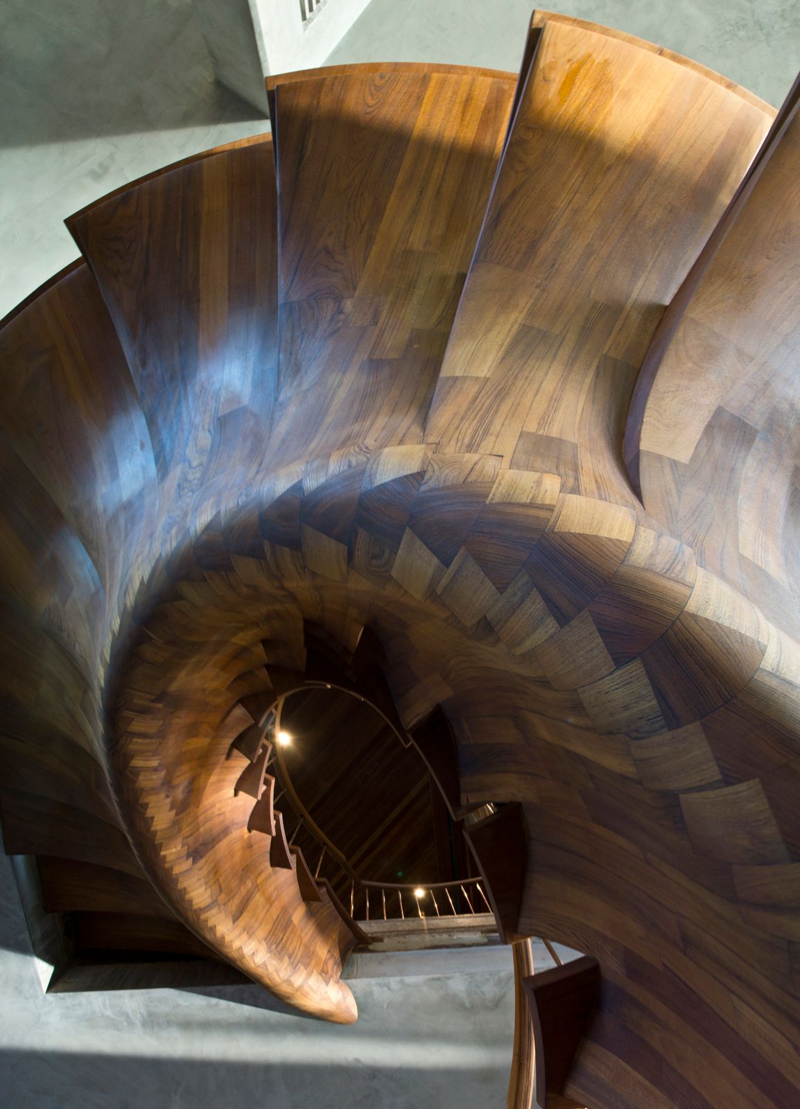 Inlayed Wood Scales on Spiral Staircase : 8 Steps (with Pictures ...