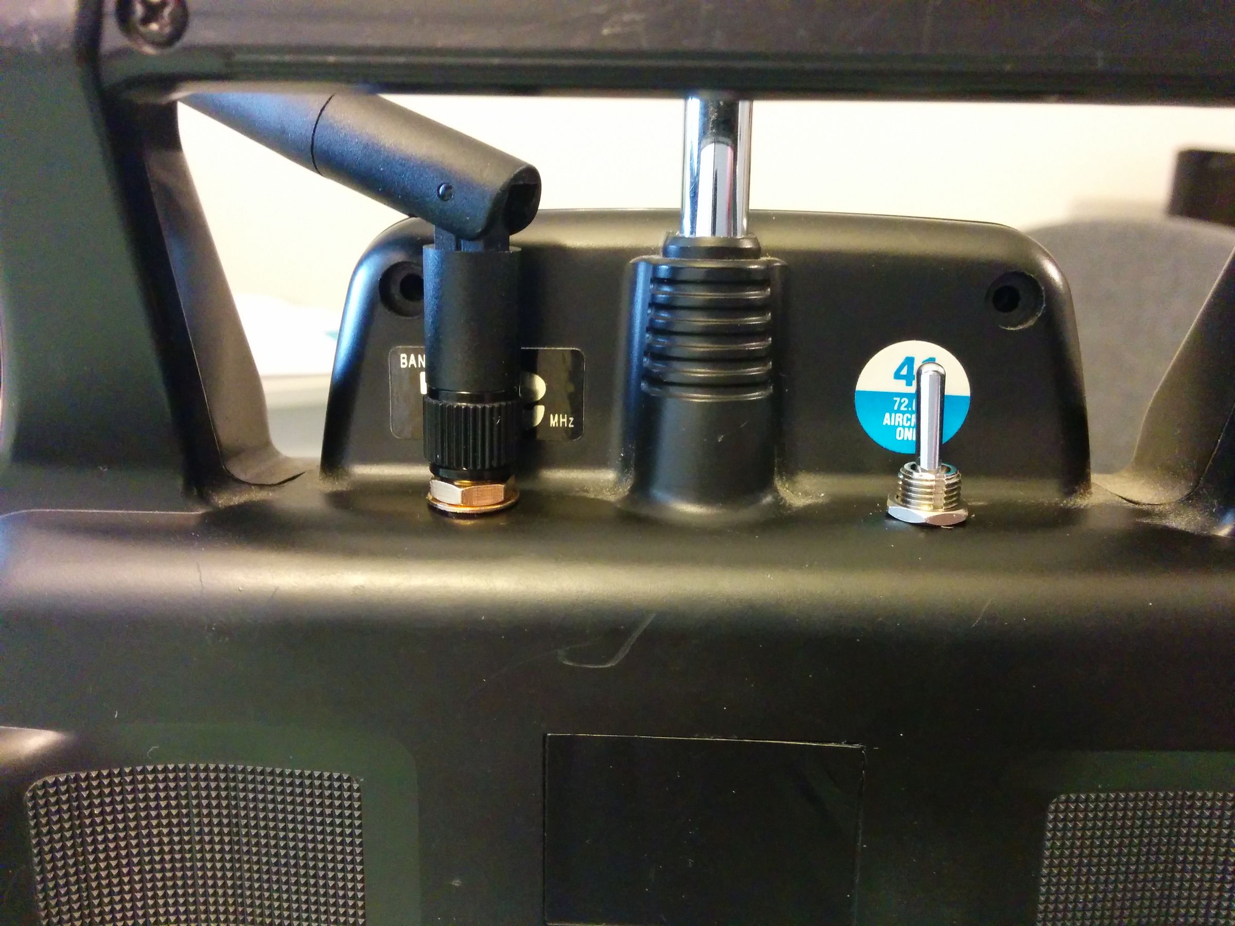 72 MHz to 2.4 GHz RC Radio Conversion : 10 Steps (with Pictures ...