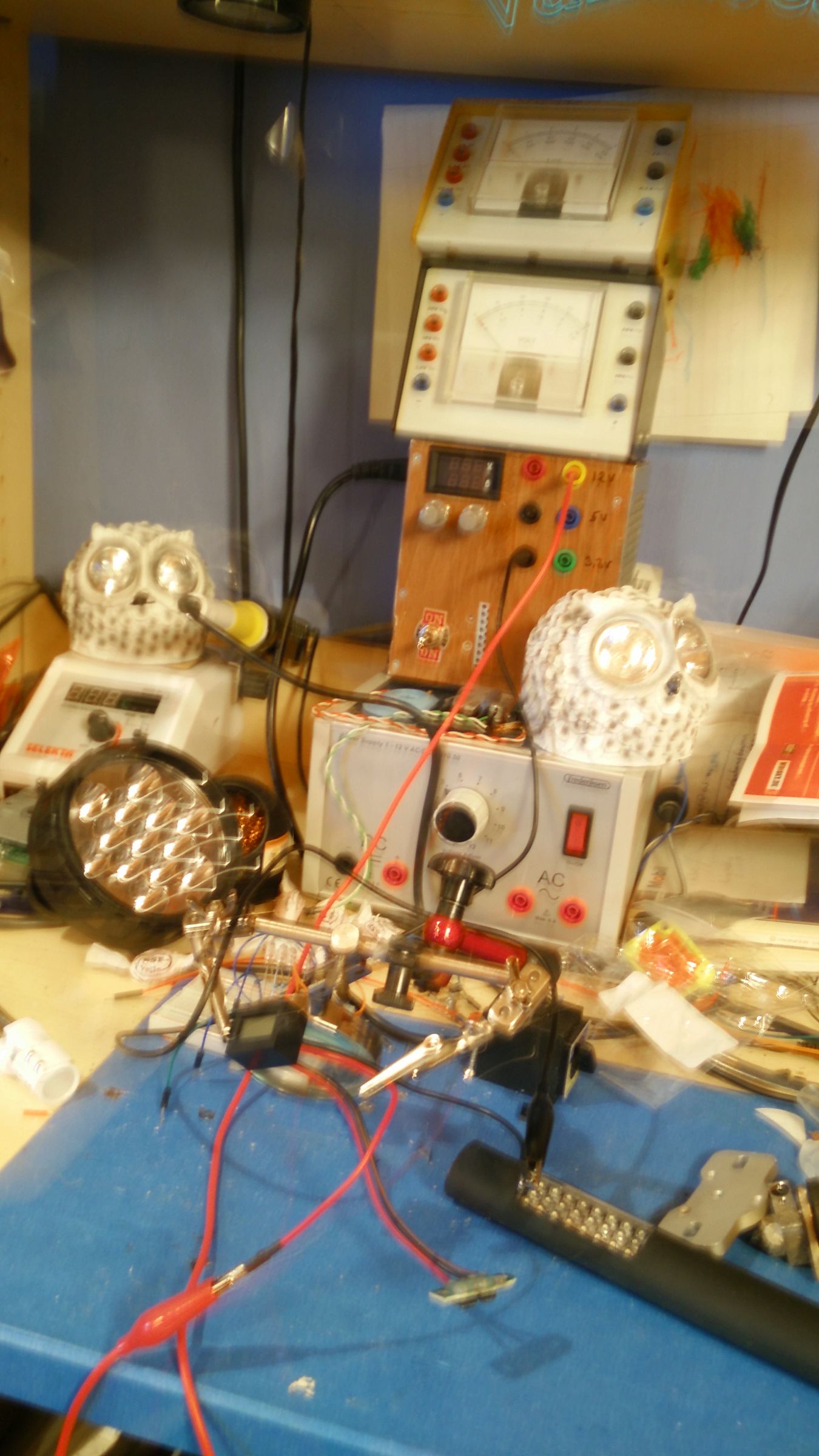 Setting Up the Perfect Electronics Workplace : 16 Steps (with Pictures ...