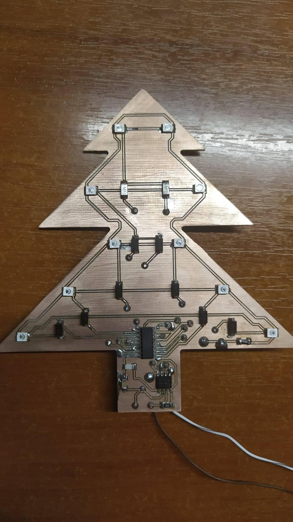 Electronic Xmas Tree : 4 Steps - Instructables