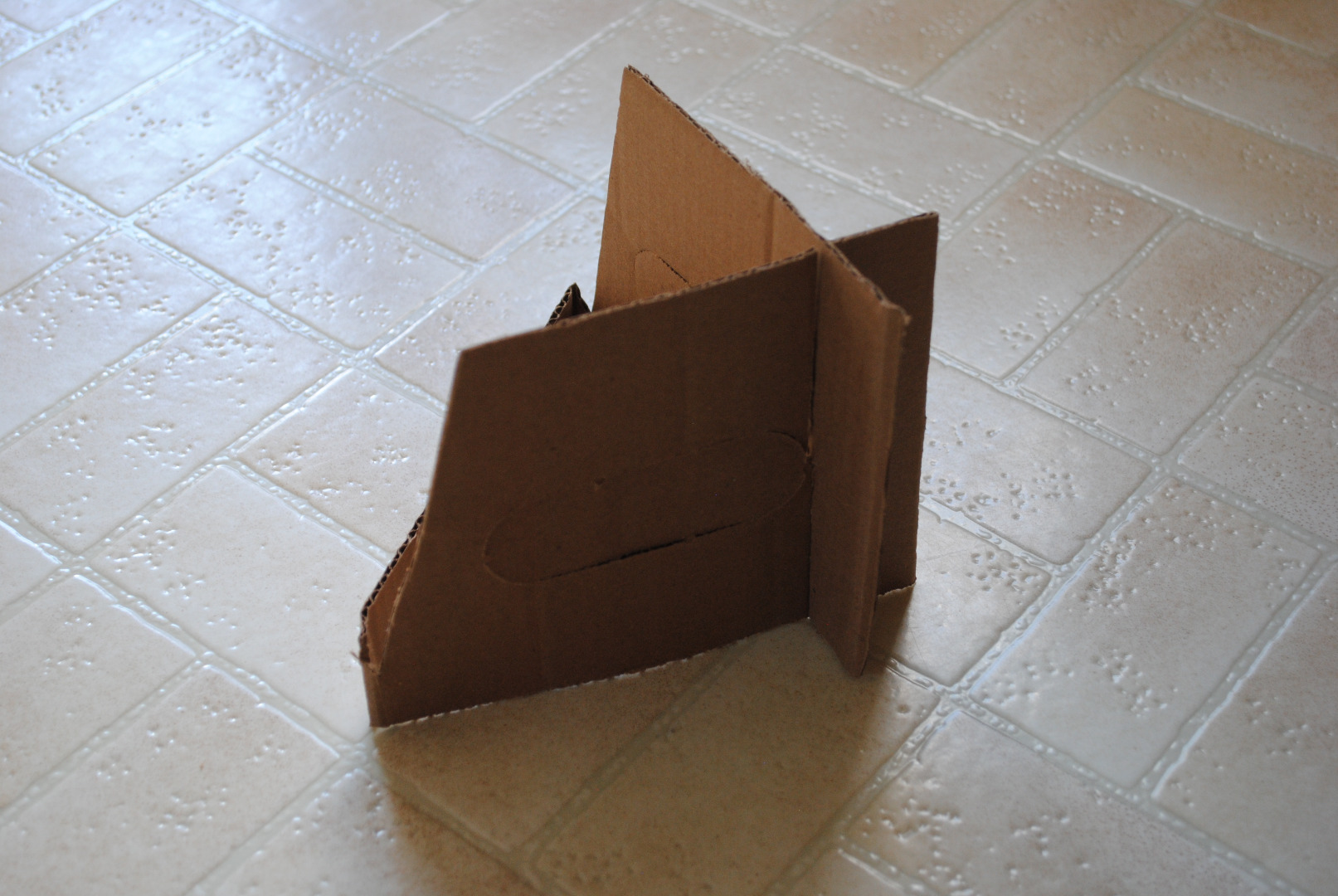 Cardboard Tablet/Phone Stand : 7 Steps - Instructables