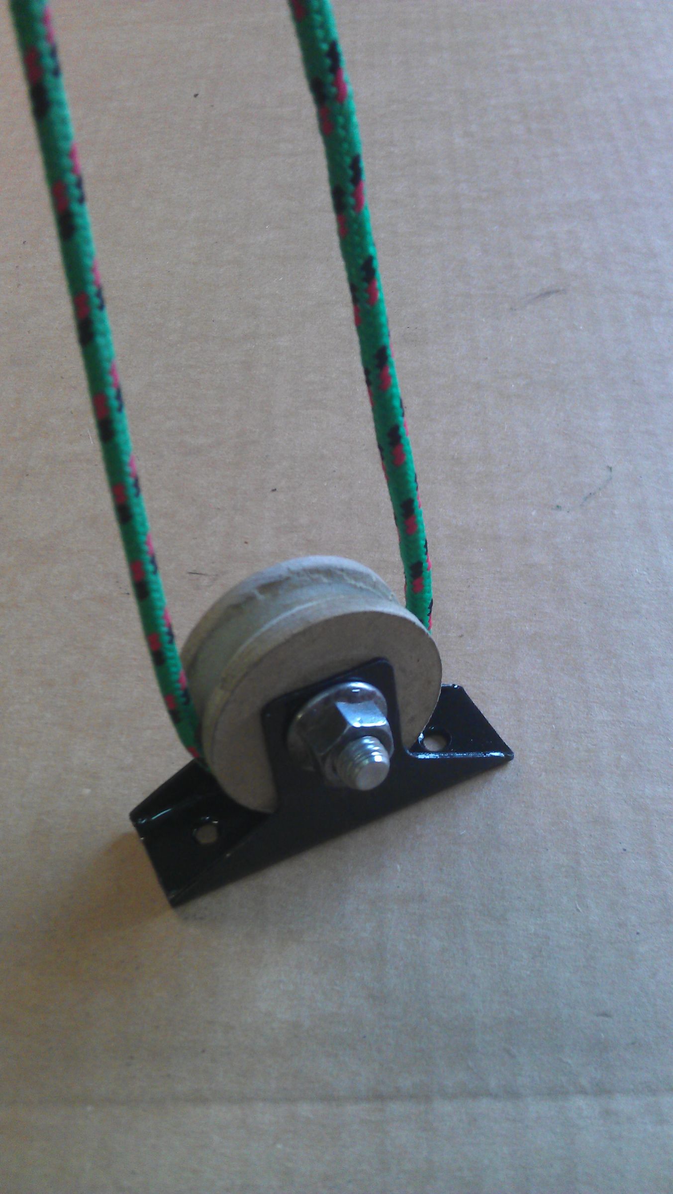 A Simple Pulley From Scrap to Finish in 20min : 4 Steps - Instructables