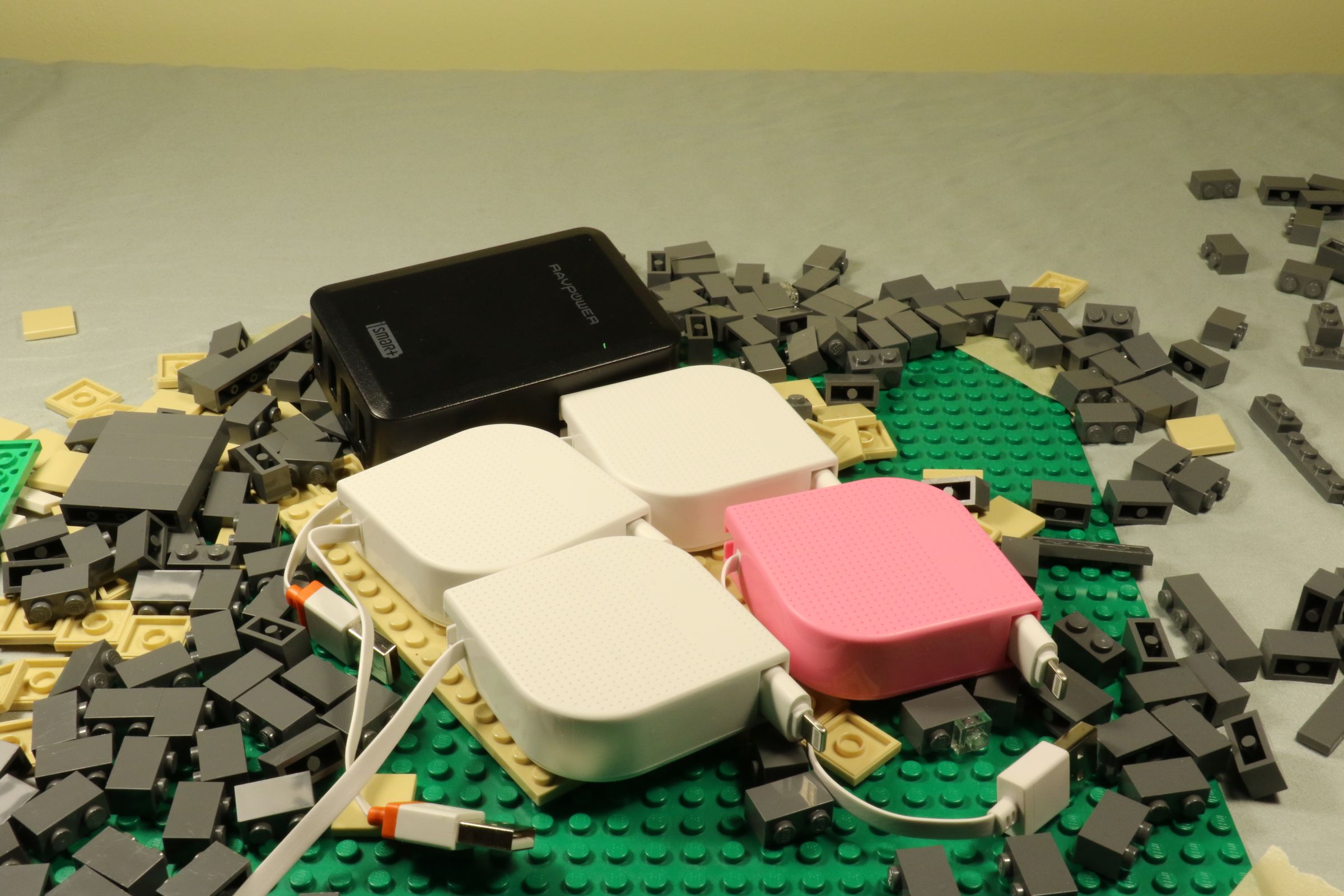 Lego Retractable Charging Station : 5 Steps (with Pictures) - Instructables