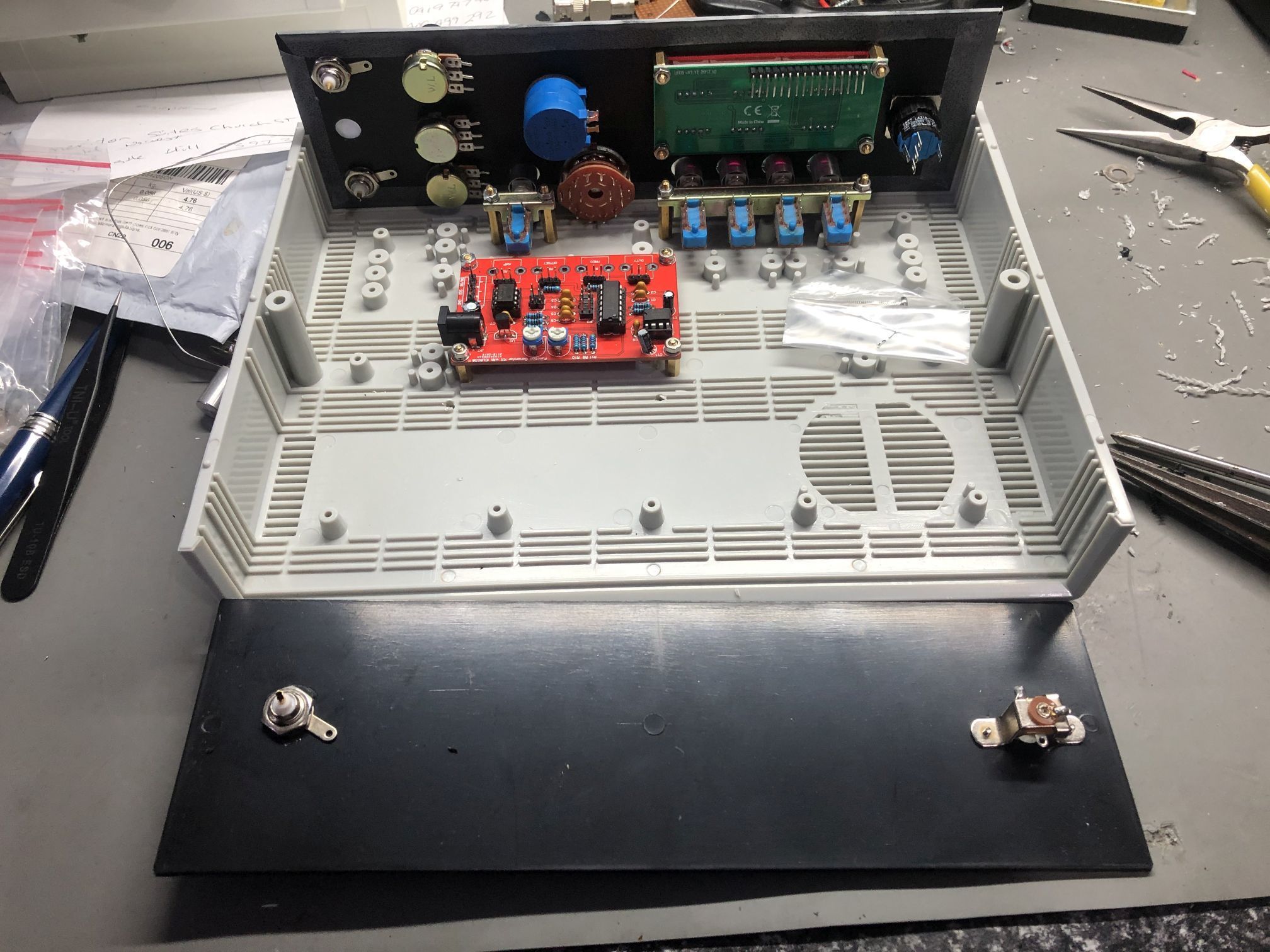 Build This 5Hz to 400KHz LED Sweep Signal Generator From Kits : 8 Steps ...
