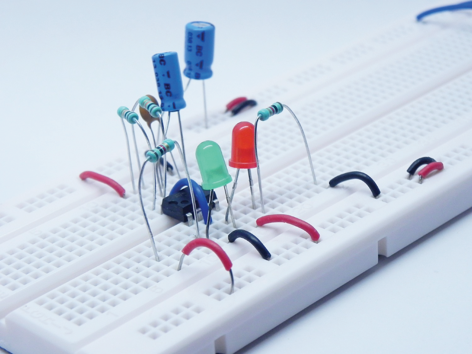 Astable Multivibrator (Oscillator) Using a 555 Timer IC : 43 Steps ...