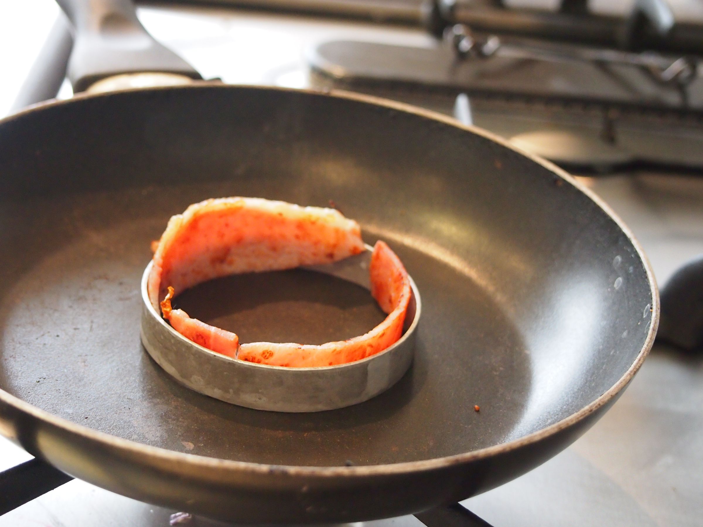 How to Cook an Egg & Bacon Ring : 6 Steps (with Pictures) - Instructables