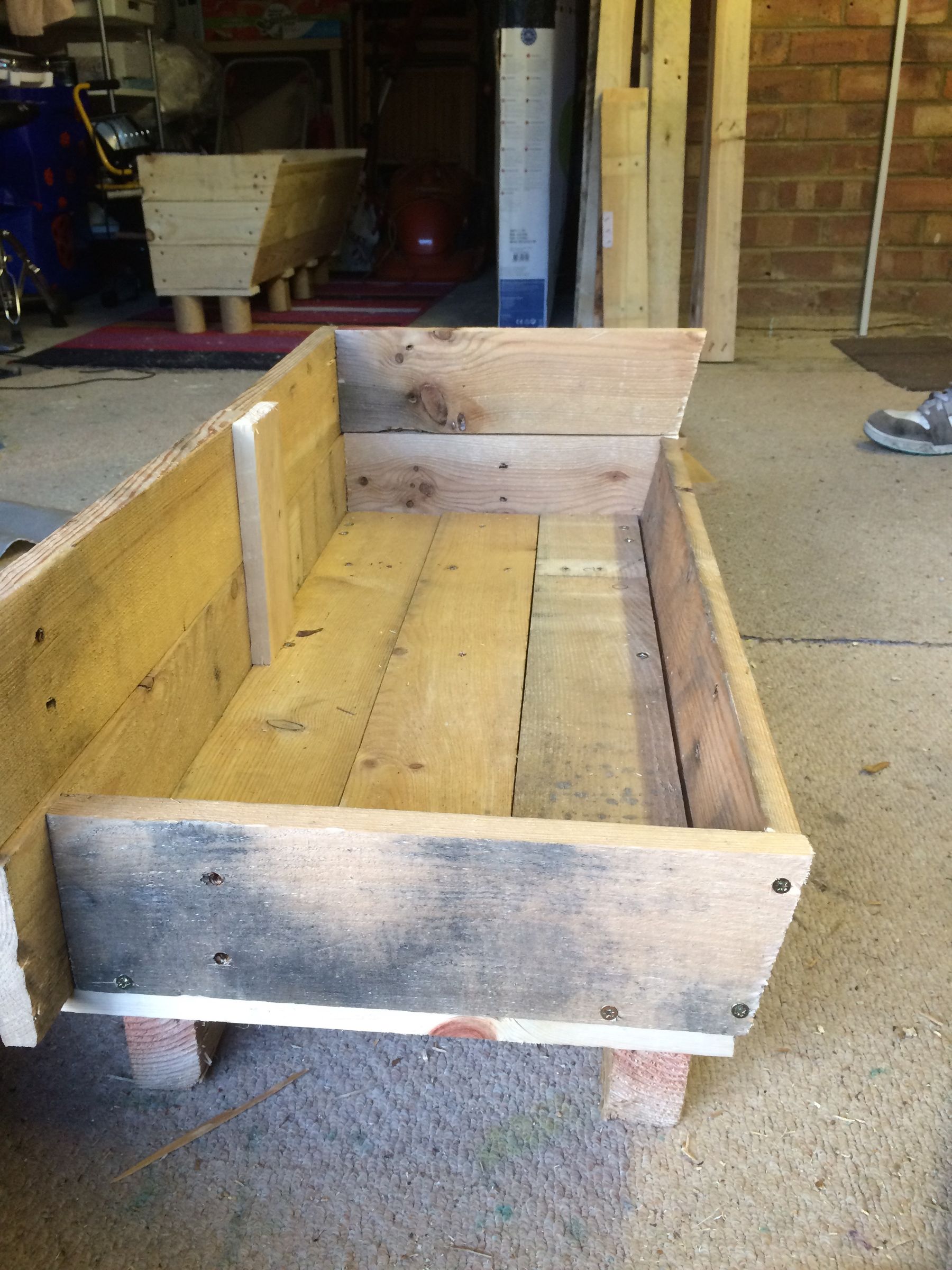 Two Pallets Herb Trough : 4 Steps (with Pictures) - Instructables
