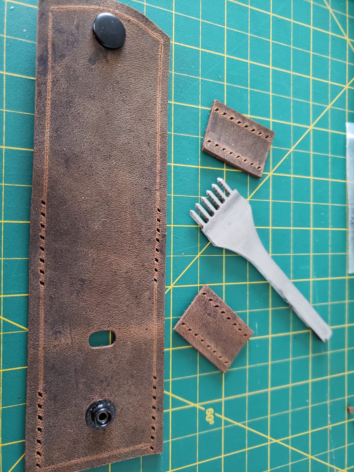 AirPods Leather Case : 8 Steps (with Pictures) - Instructables