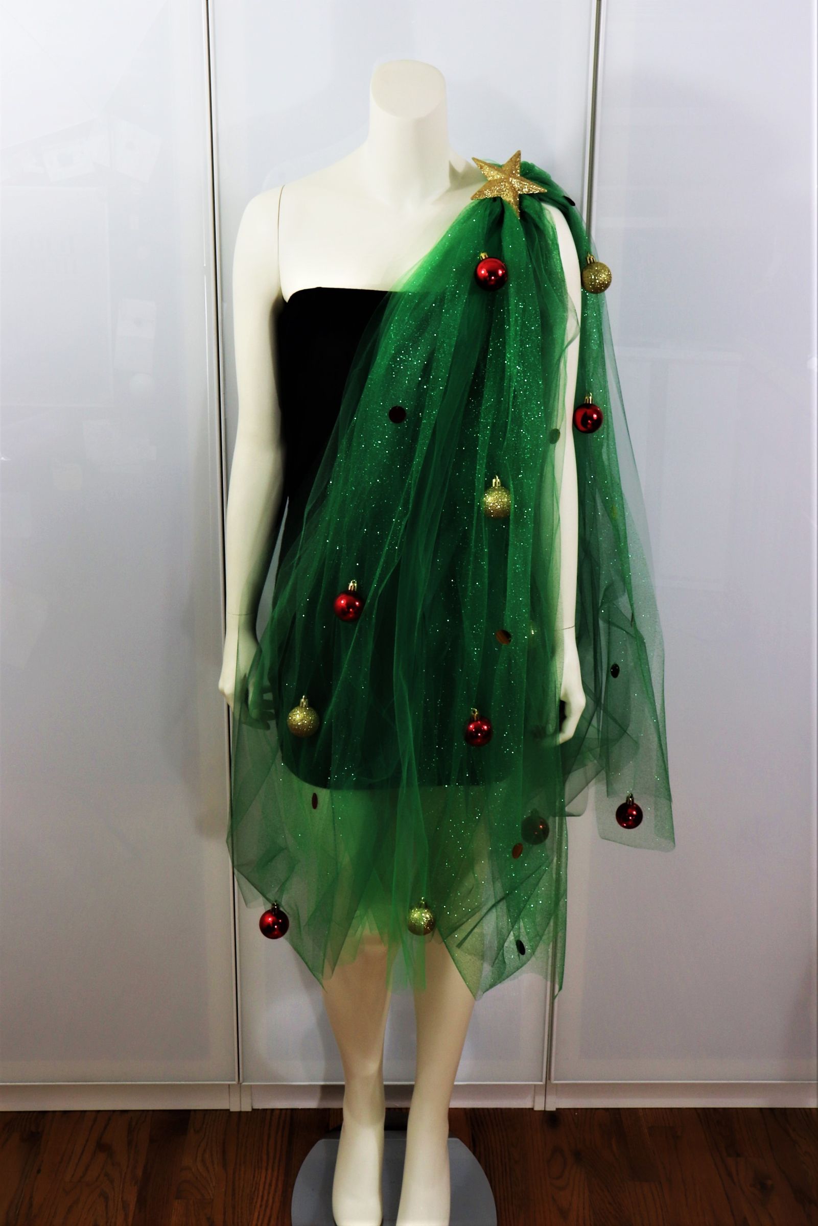 Festive Multi-Way Brooch Scarf Accessory : 18 Steps (with Pictures ...